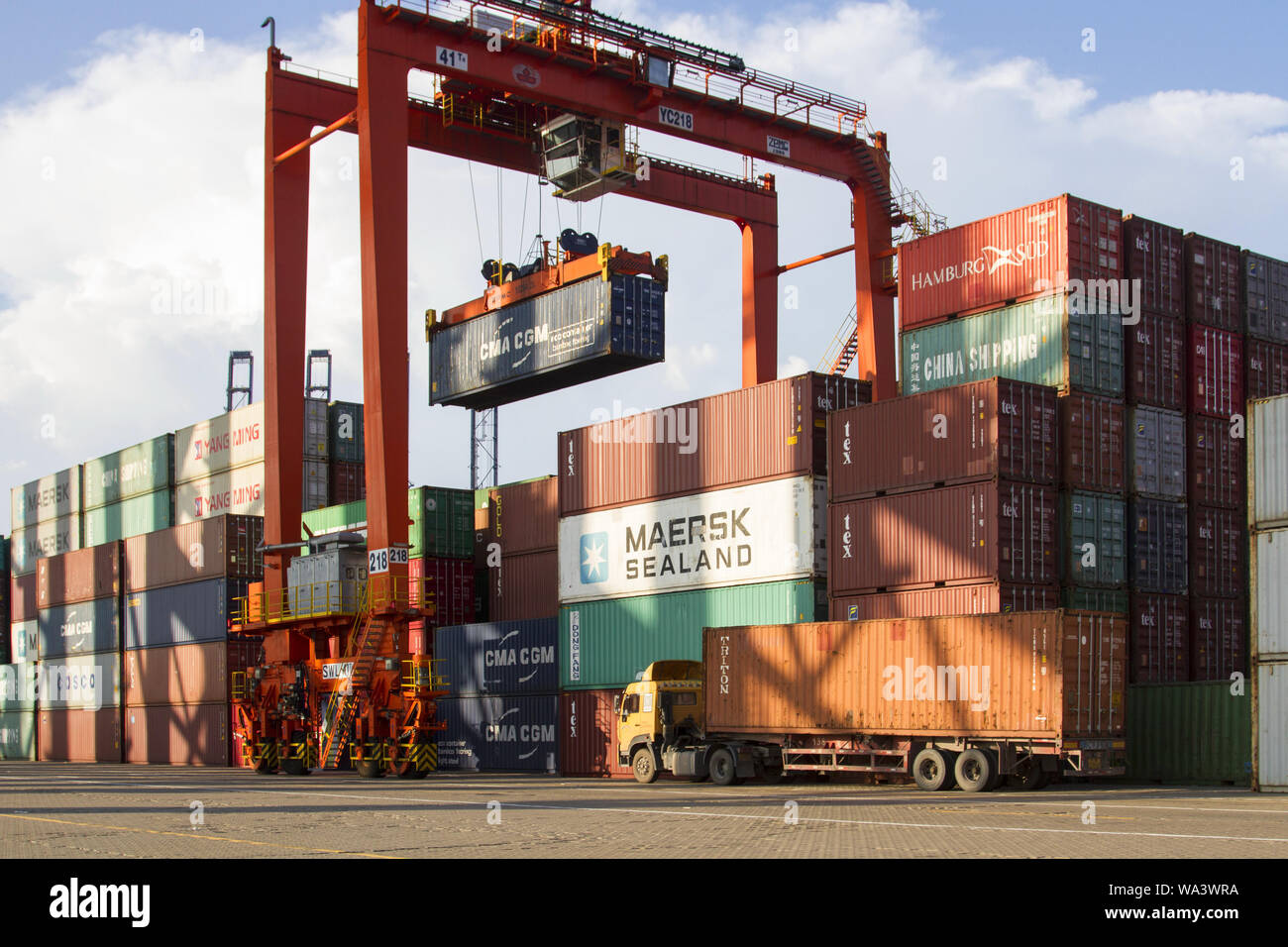 Yantian port container terminal Stock Photo - Alamy