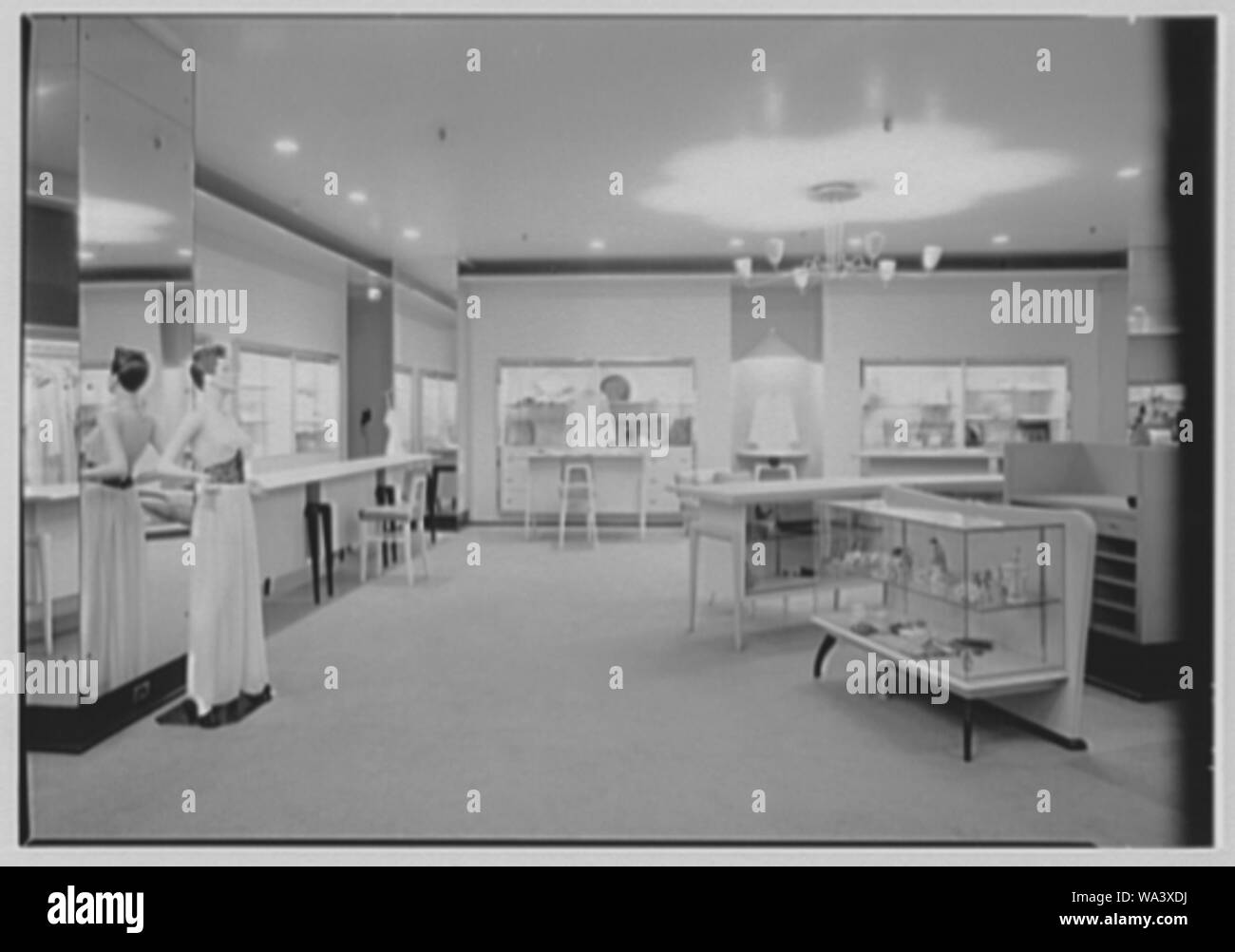 Bonwit Teller, business at 17th and Chestnut, Philadelphia ...