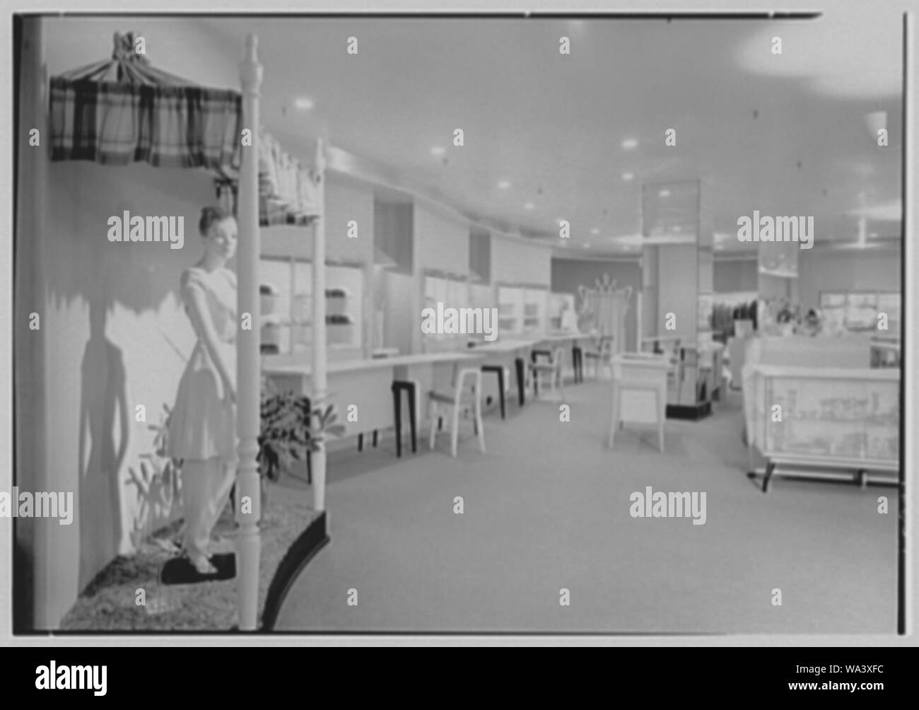 Bonwit Teller, business at 17th and Chestnut, Philadelphia ...