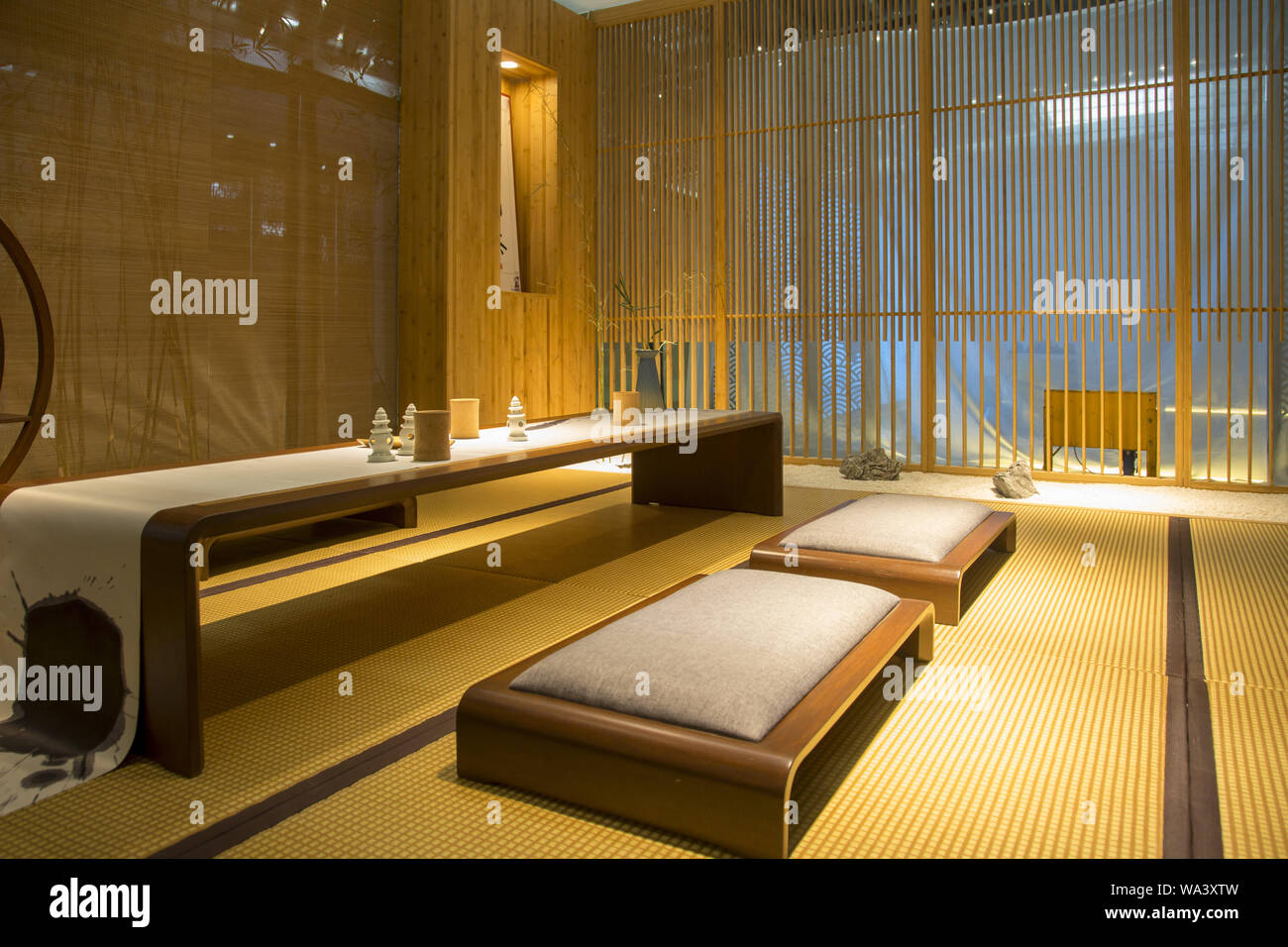 Tea tables hi-res stock photography and images - Alamy