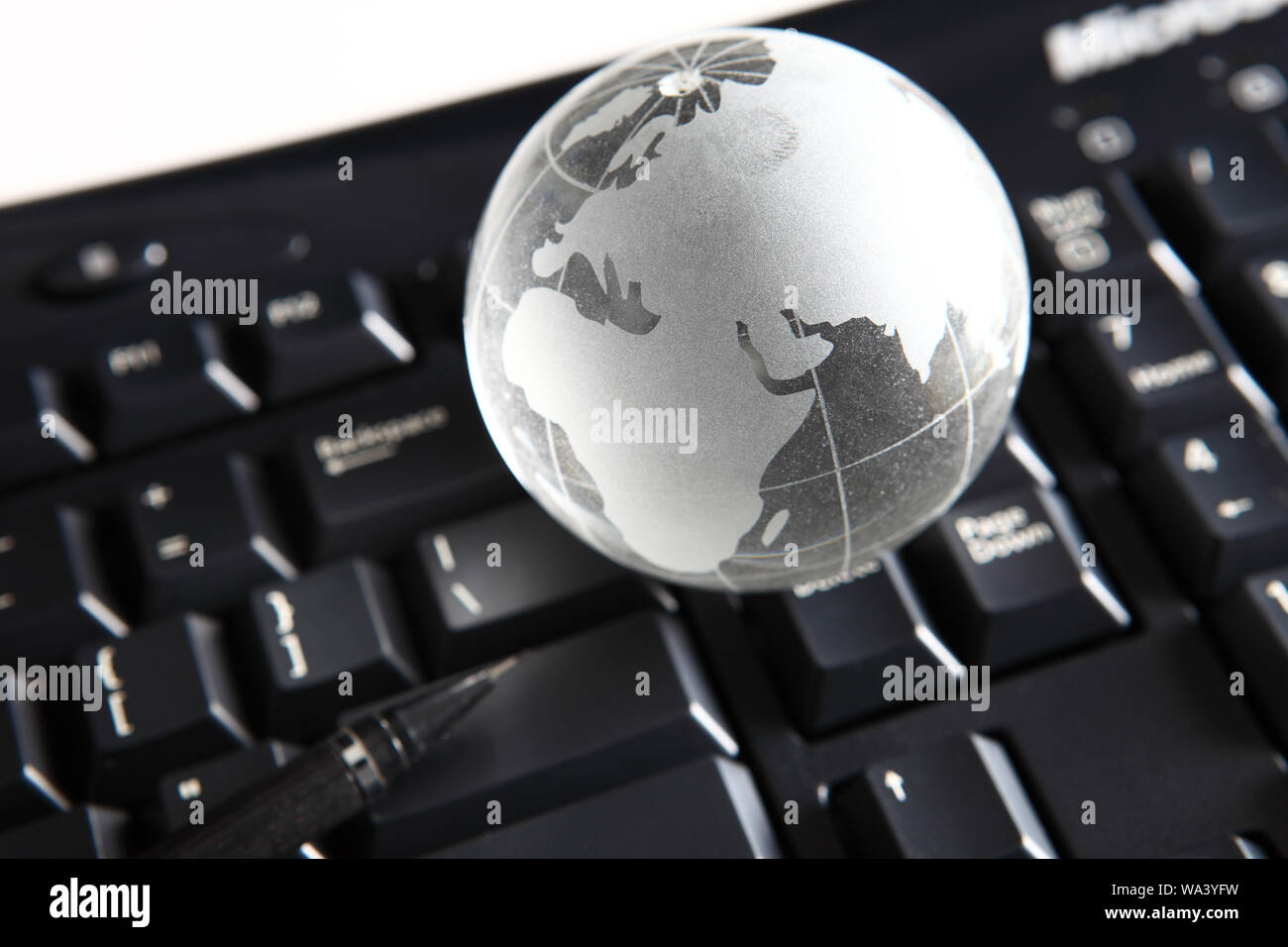 Computer globe net hi-res stock photography and images - Alamy