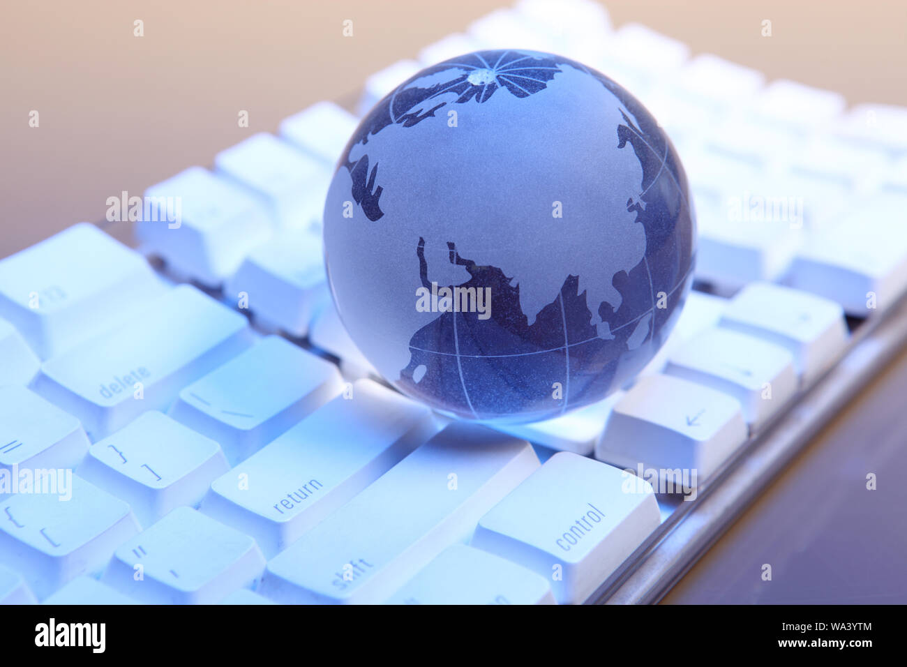 Computer globe net hi-res stock photography and images - Alamy