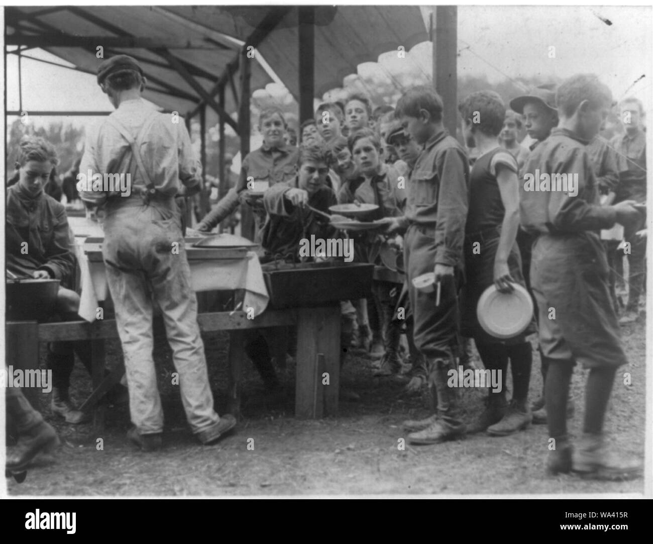 Boy scouts and tent hi-res stock photography and images - Alamy
