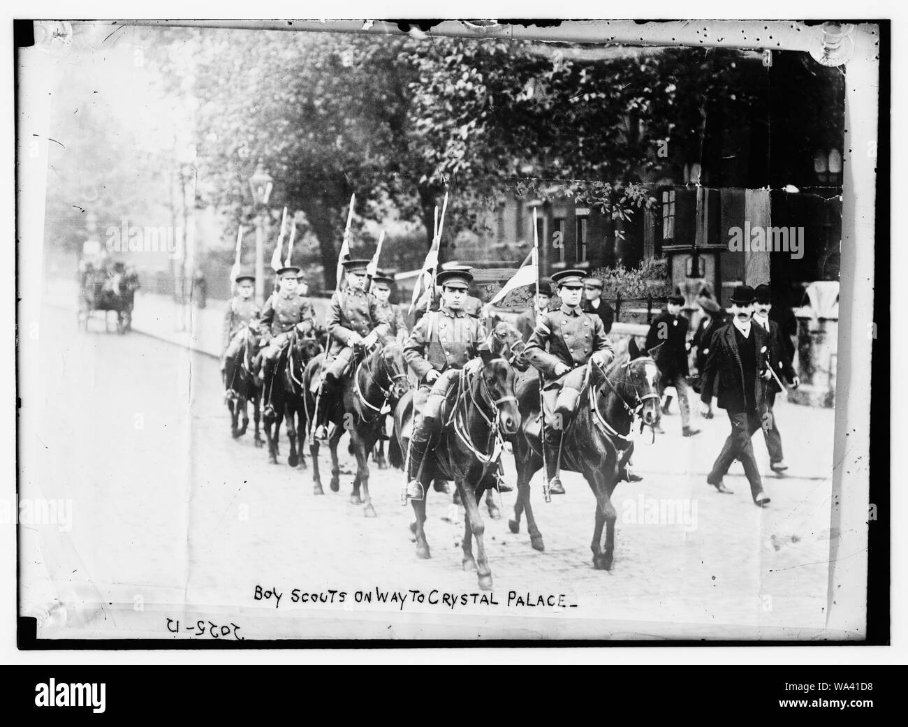 Marching boy scouts hi-res stock photography and images - Alamy