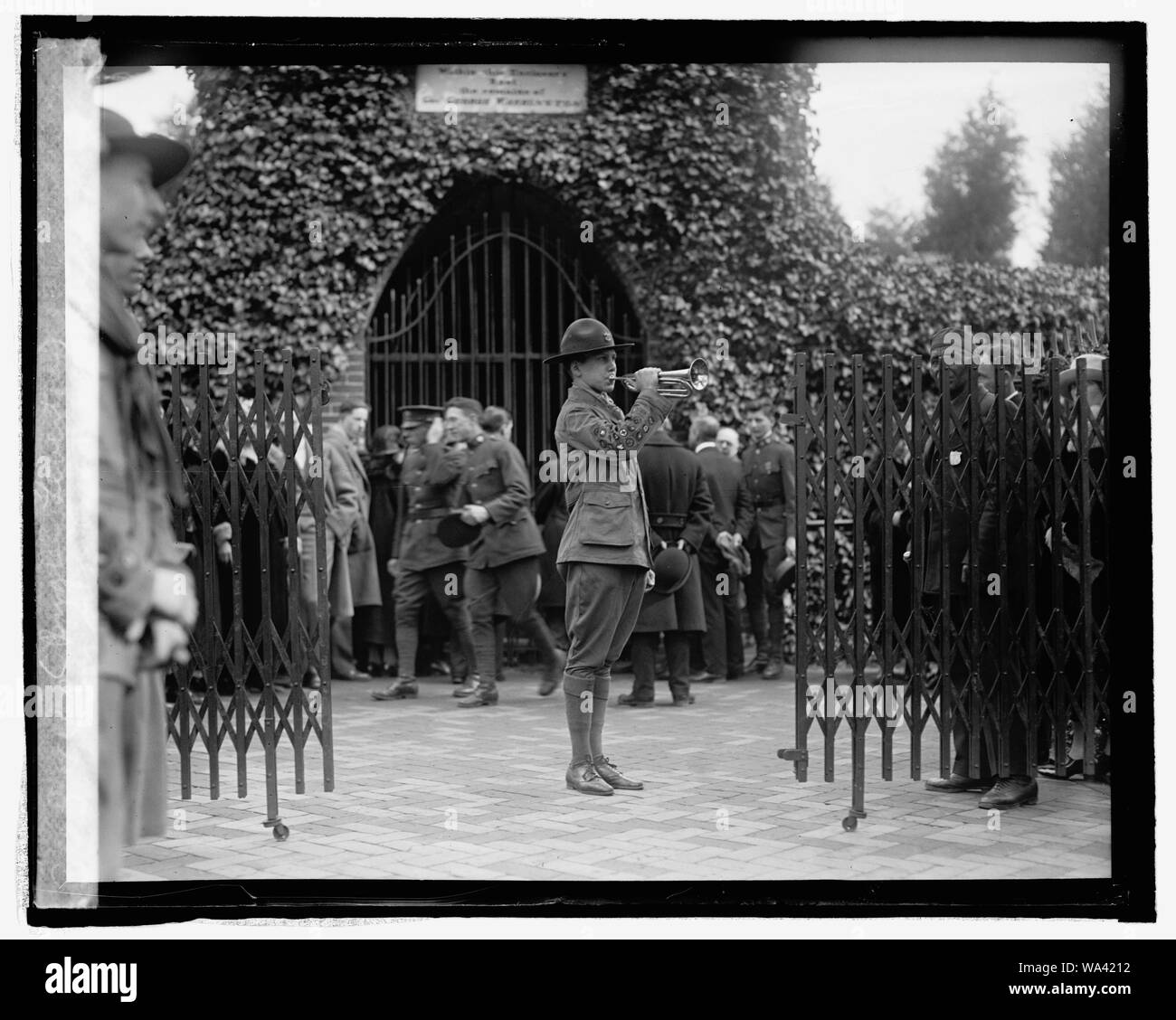 Boy scouts at Mt. Vernon (bugler leverton), [2/23/25] Stock Photo - Alamy