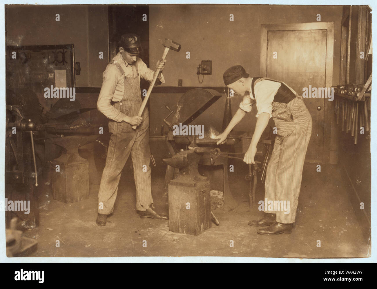 High school boys training hi-res stock photography and images - Alamy