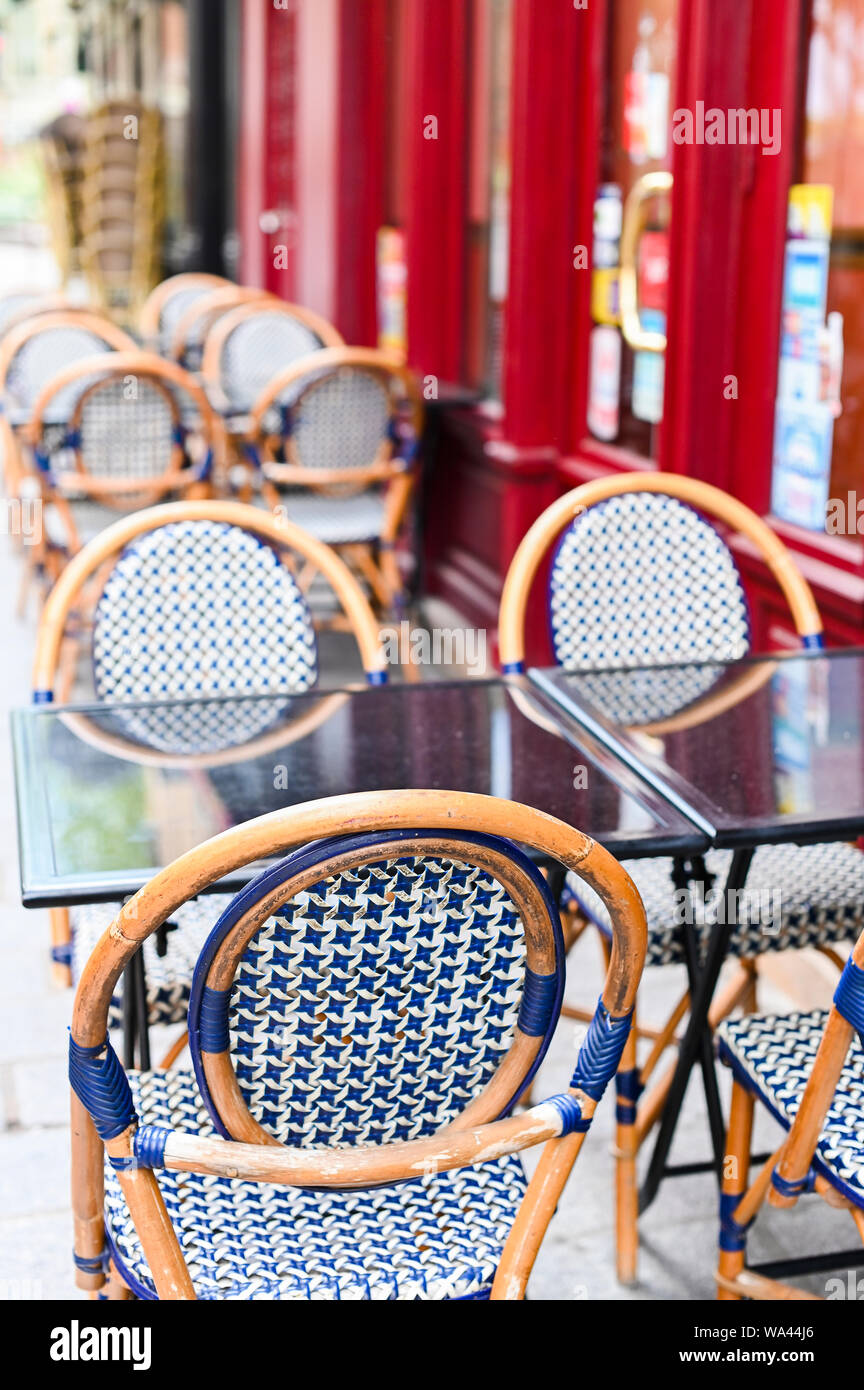 Magic cafe paris hi-res stock photography and images - Alamy