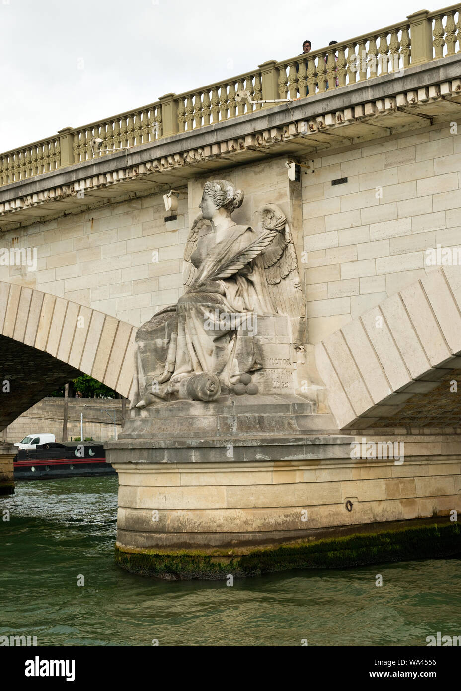 Pont des Invalides bridge. Paris, France Stock Photo - Alamy