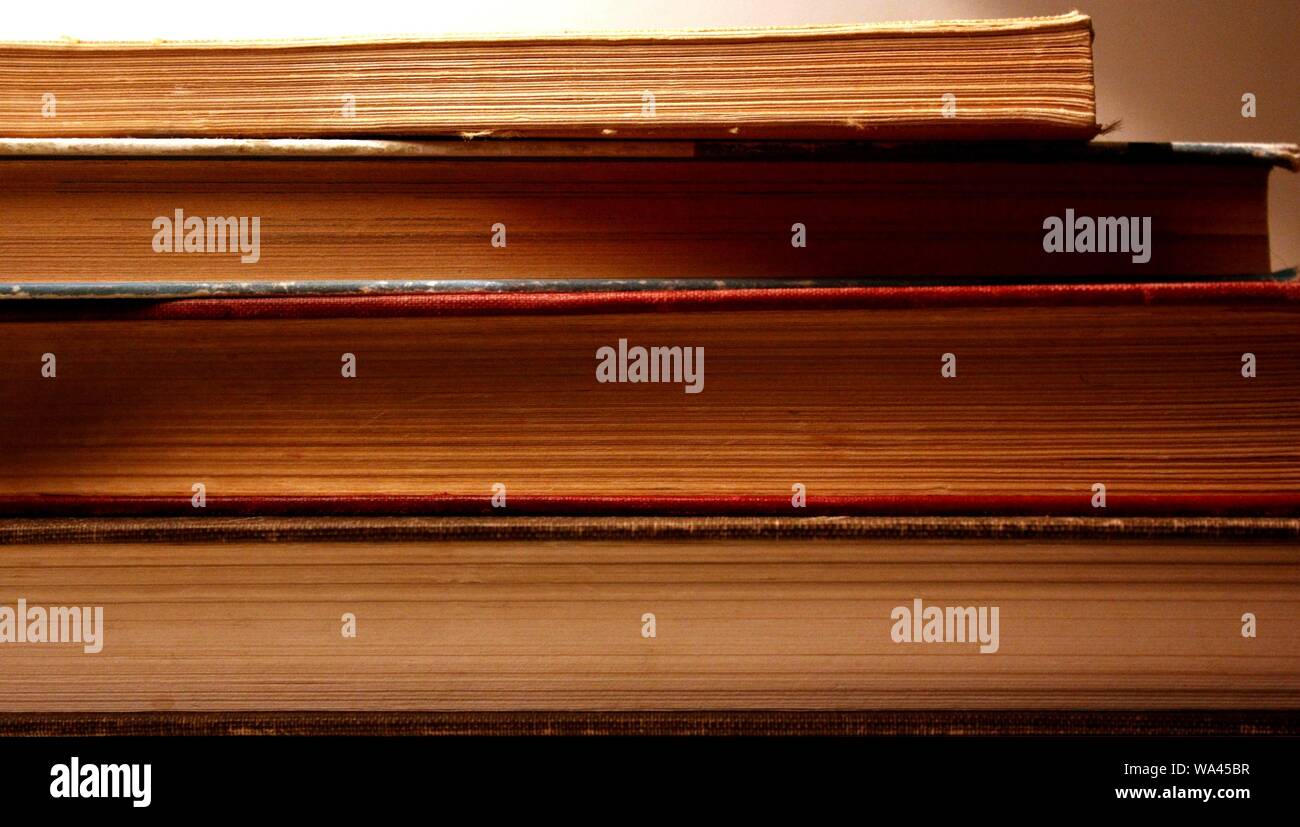 Row old books vector hi-res stock photography and images - Alamy