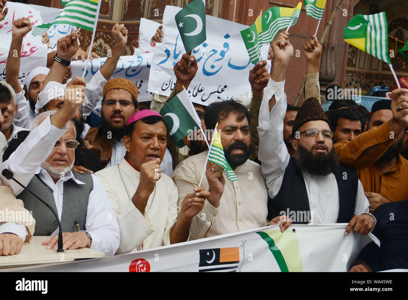 Pakistani activists of Majlis-e-Ulma Pakistan holding national and ...