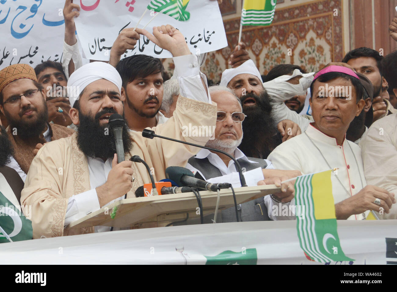 Pakistani activists of Majlis-e-Ulma Pakistan holding national and ...