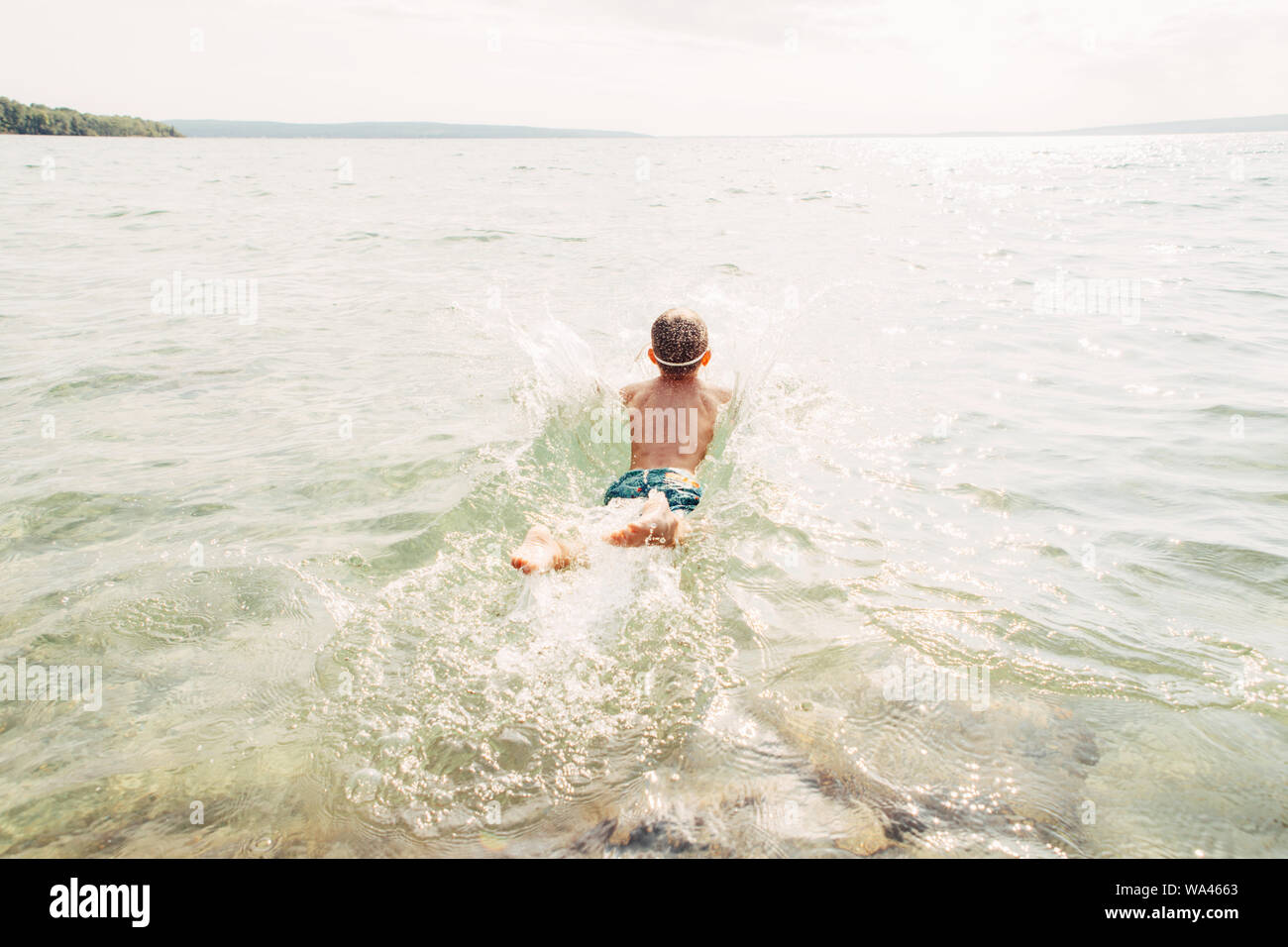 Boy dive lake hi-res stock photography and images - Alamy