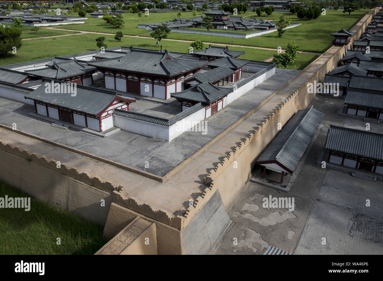 Tang palace hi-res stock photography and images - Alamy