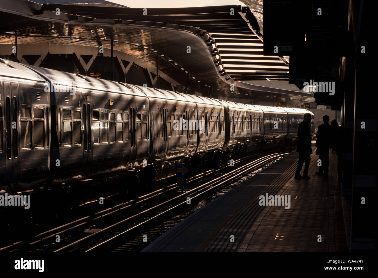 South Eastern trains class 465 train at London Bridge station with ...