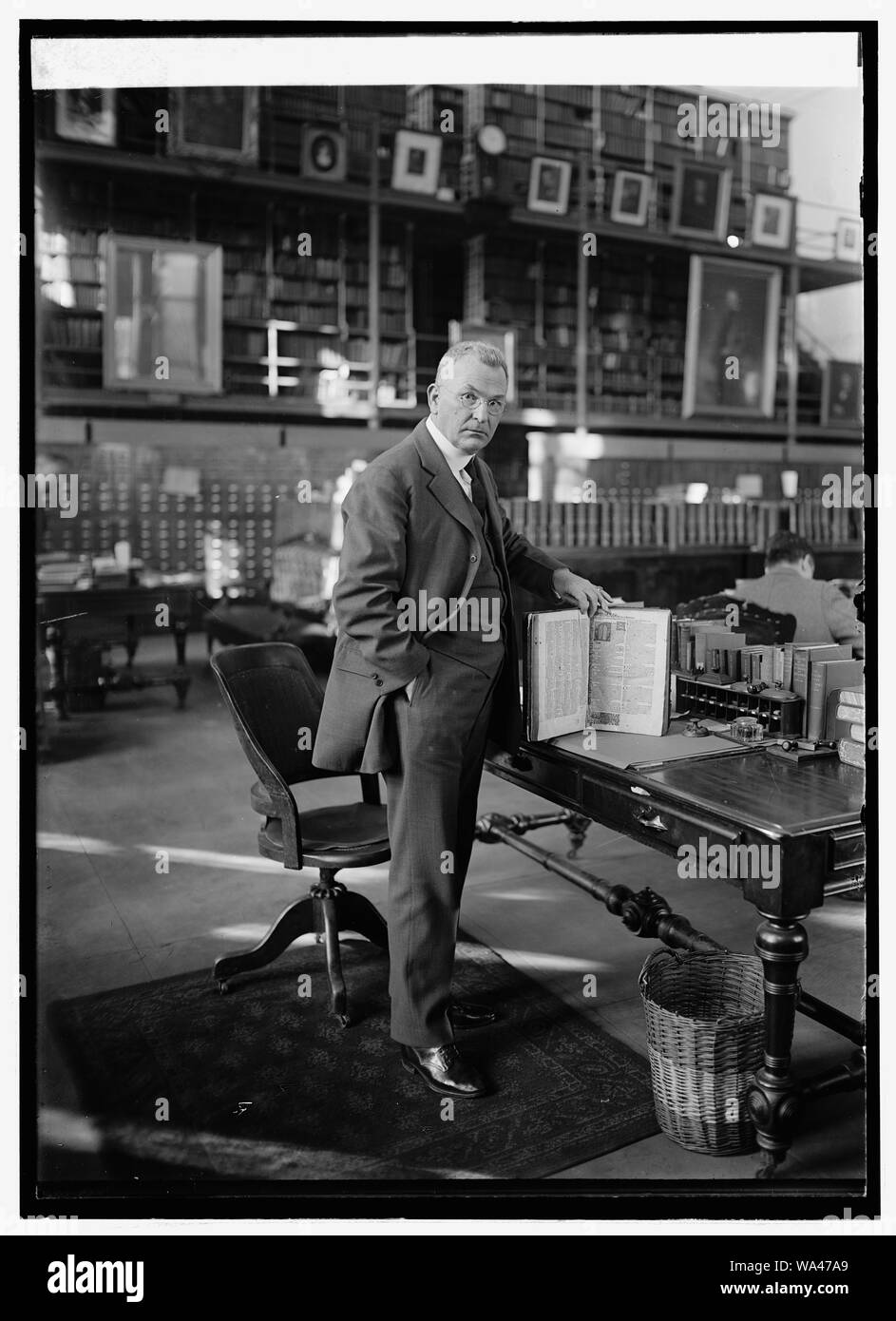 Medical librarian hi-res stock photography and images - Alamy