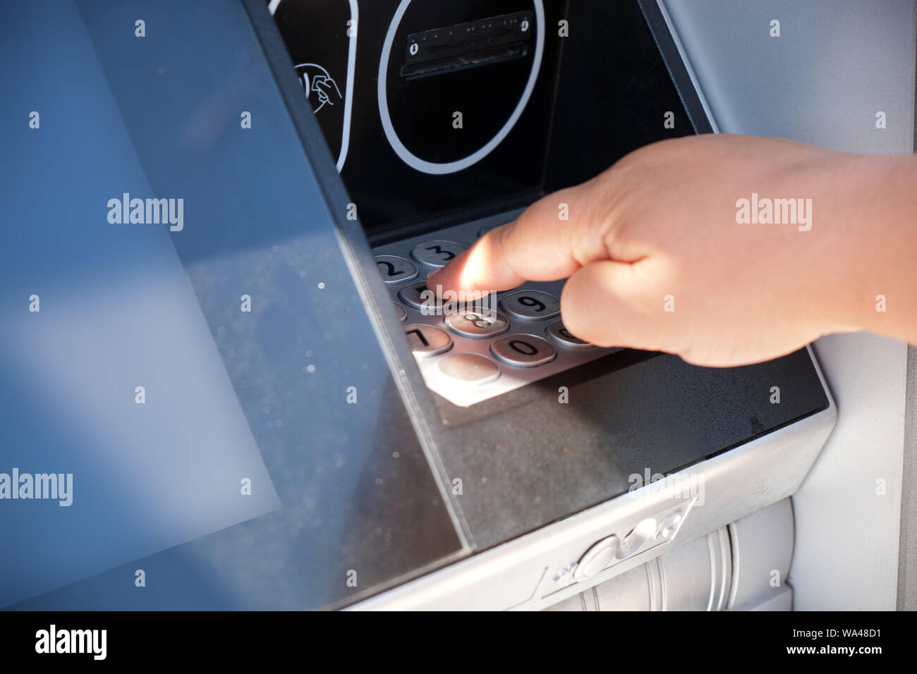 Bank atm card hi-res stock photography and images - Alamy