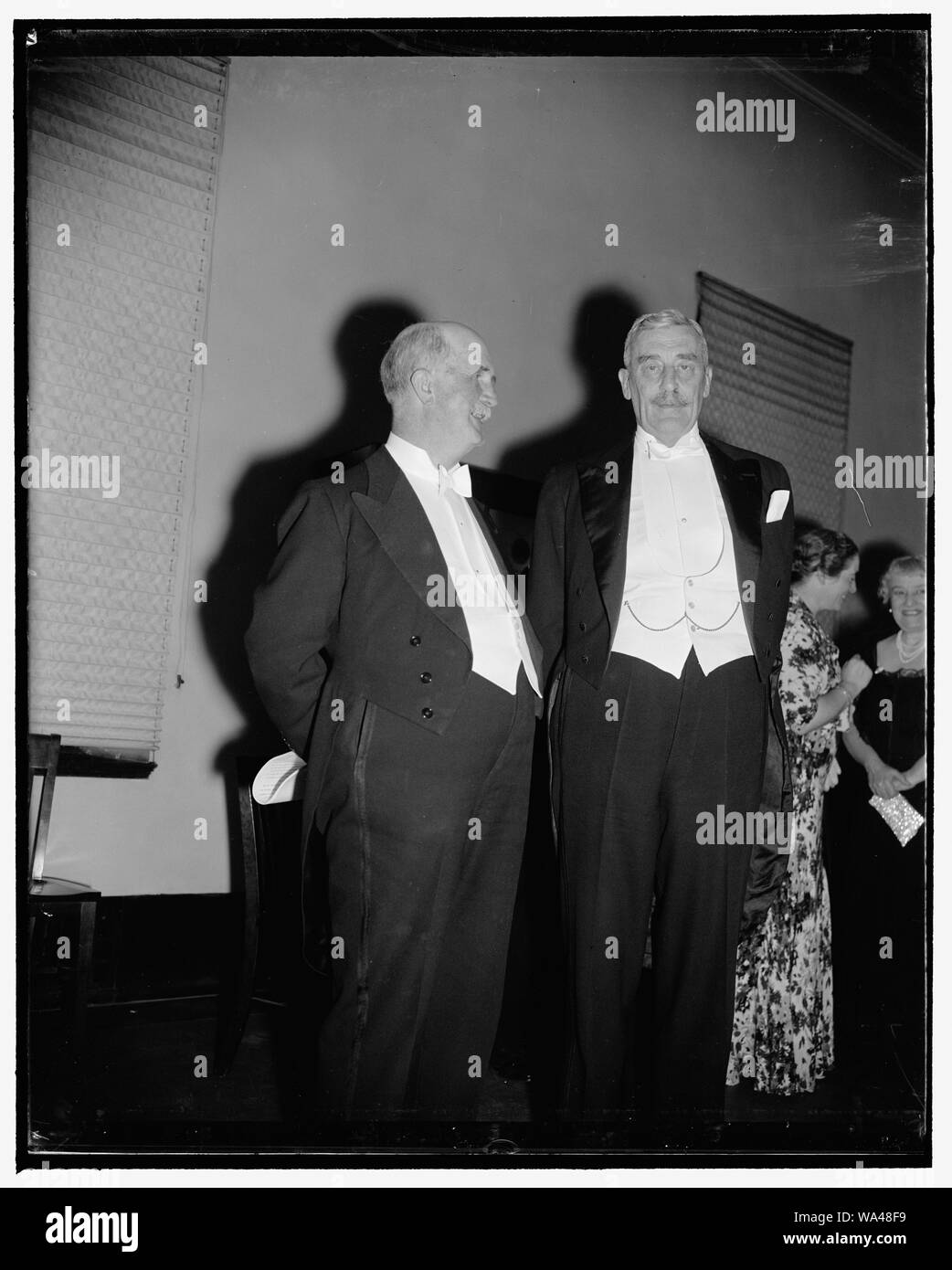 Sir william bragg hi-res stock photography and images - Alamy