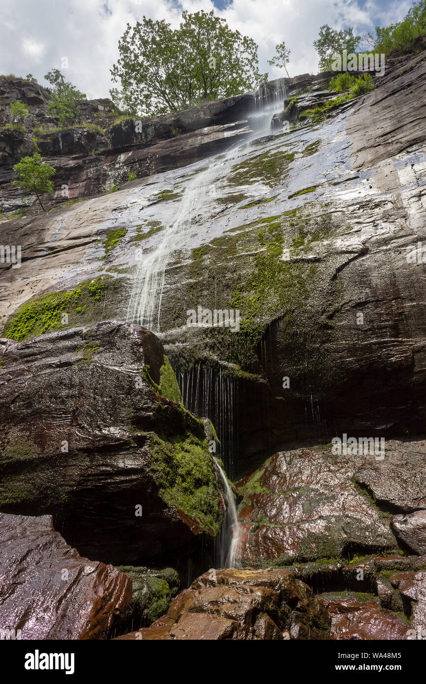 Dried up waterfall hi-res stock photography and images - Alamy