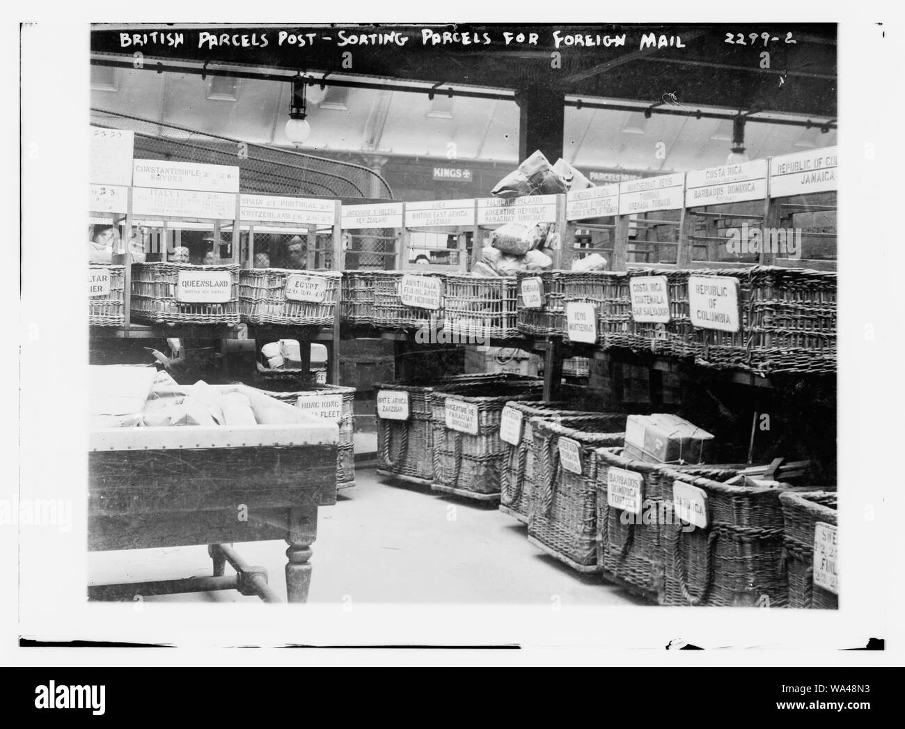 British Parcels Post-sorting parcels for foreign mail Stock Photo - Alamy