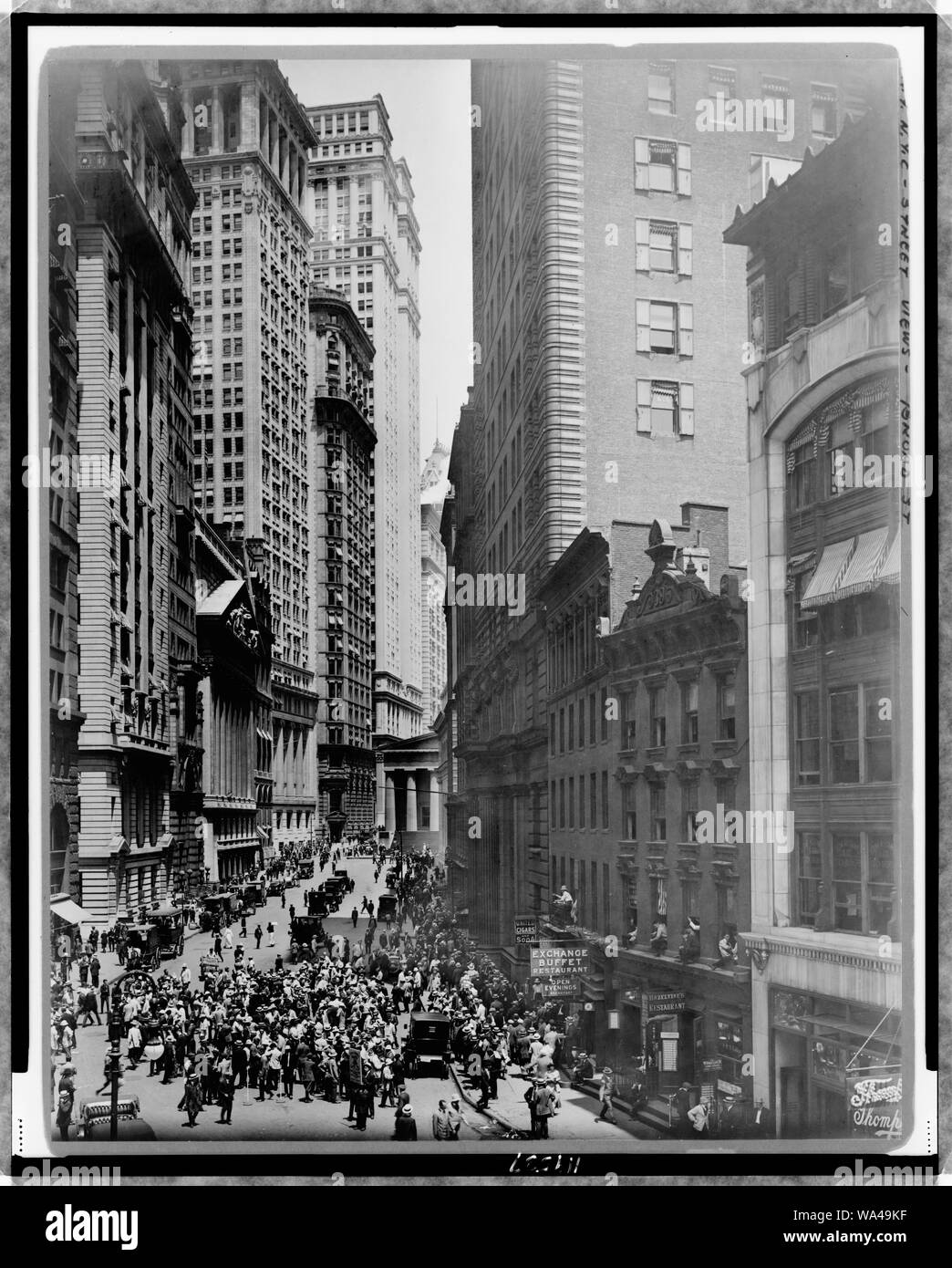 Broad street place Black and White Stock Photos & Images - Alamy