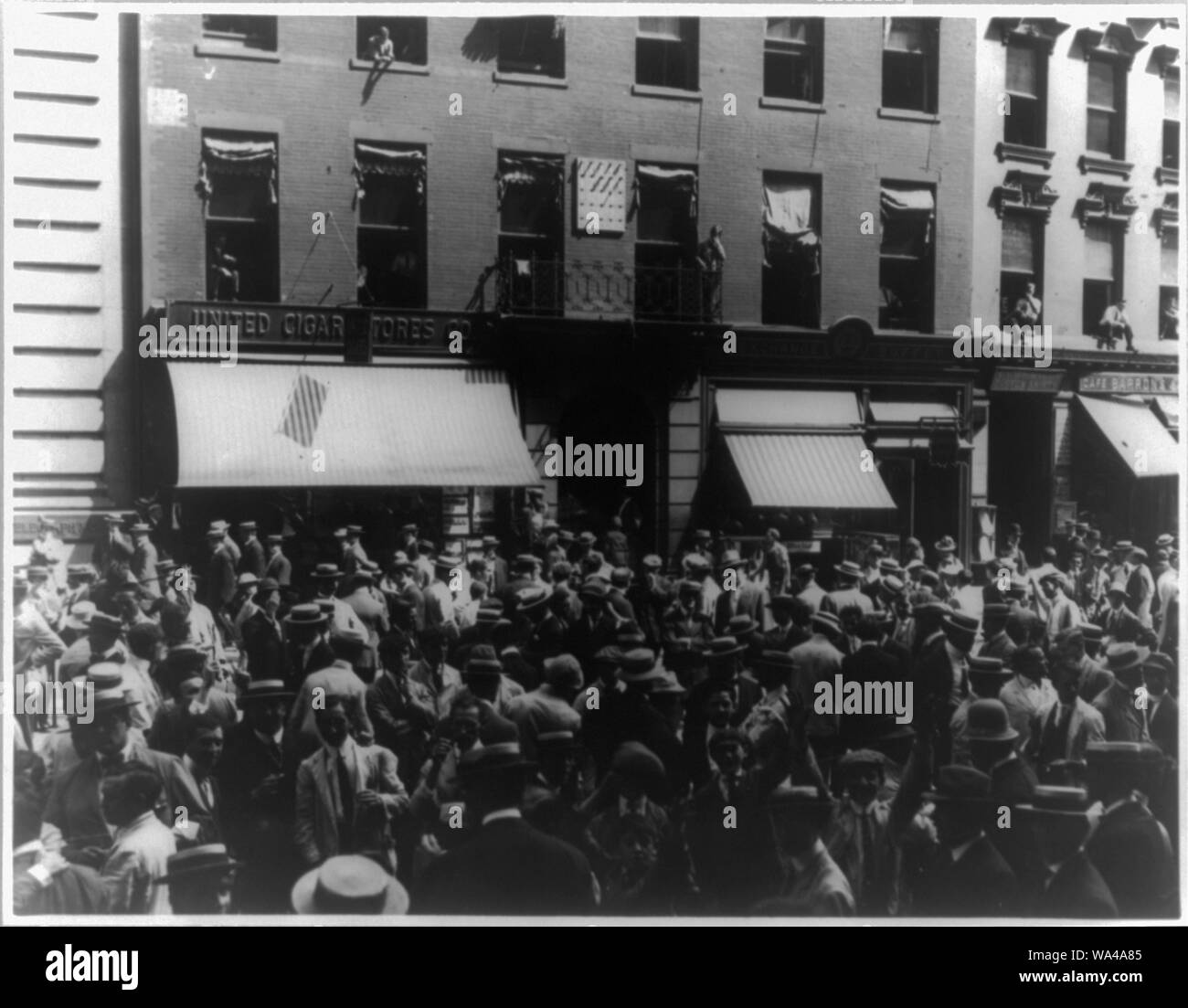 Brokers signalling, curb market, New York City Stock Photo - Alamy