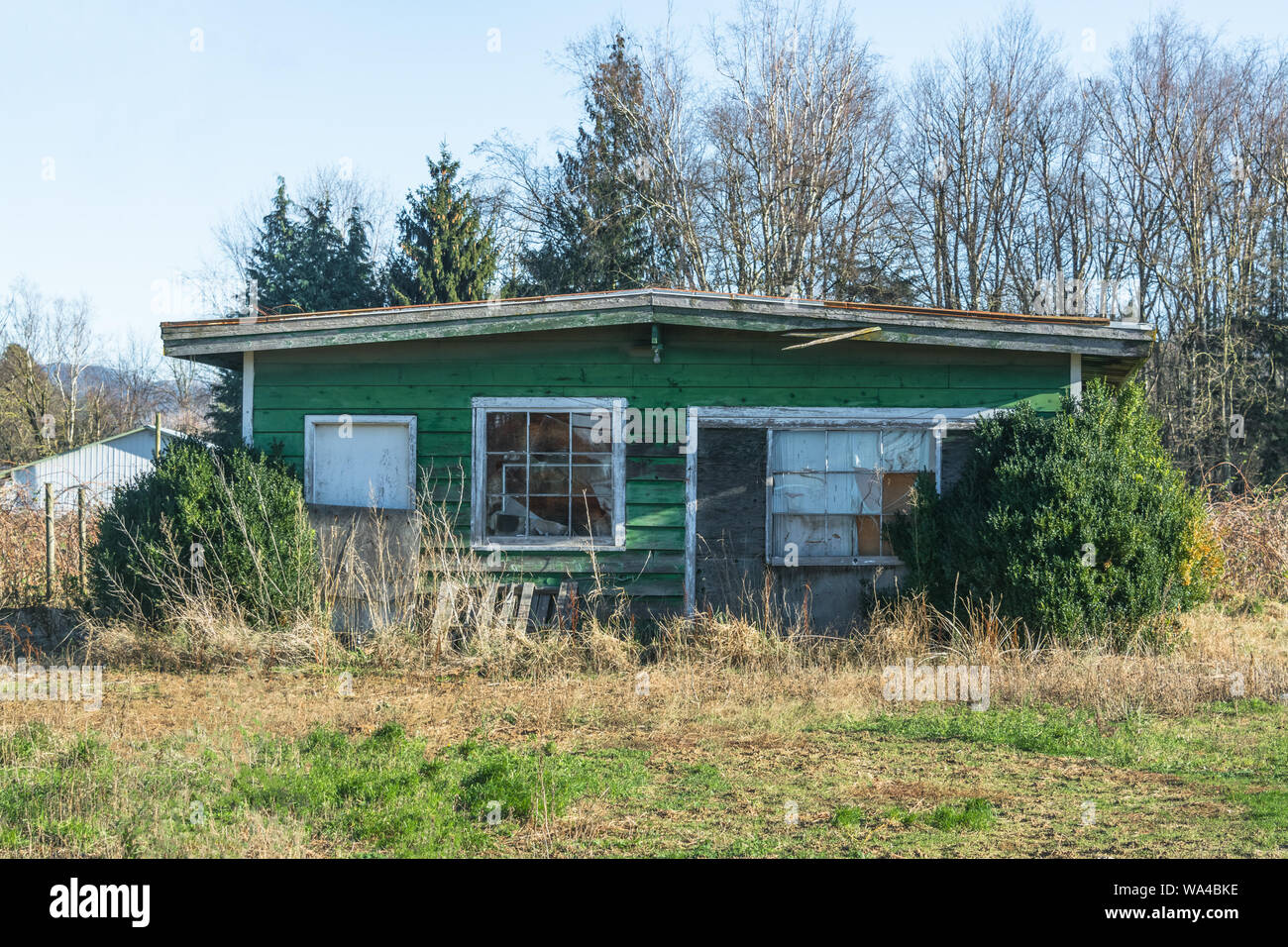 House in disrepair hi-res stock photography and images - Alamy