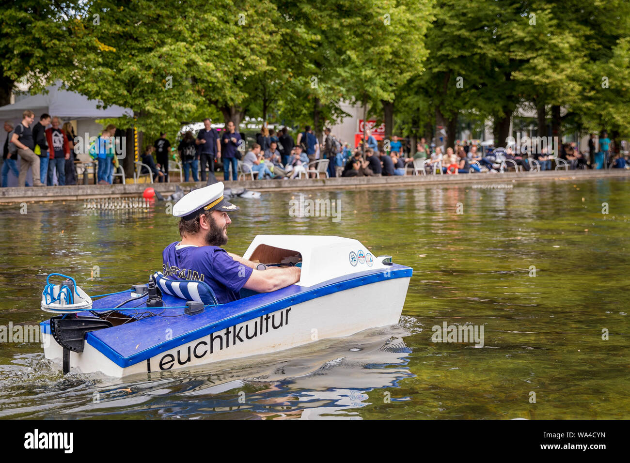 Boat inventors hi-res stock photography and images - Alamy