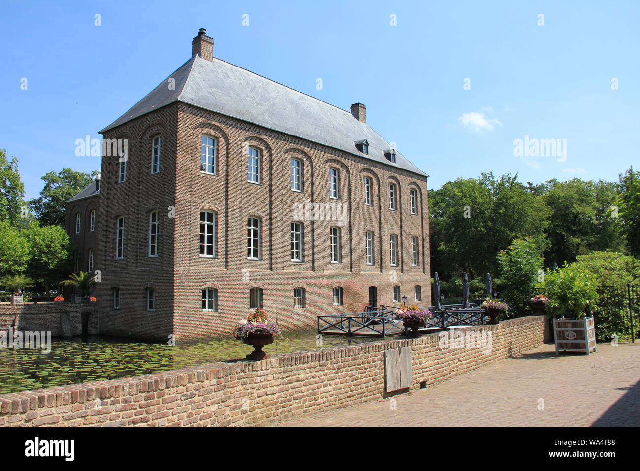 Arcen castle gardens hi-res stock photography and images - Alamy