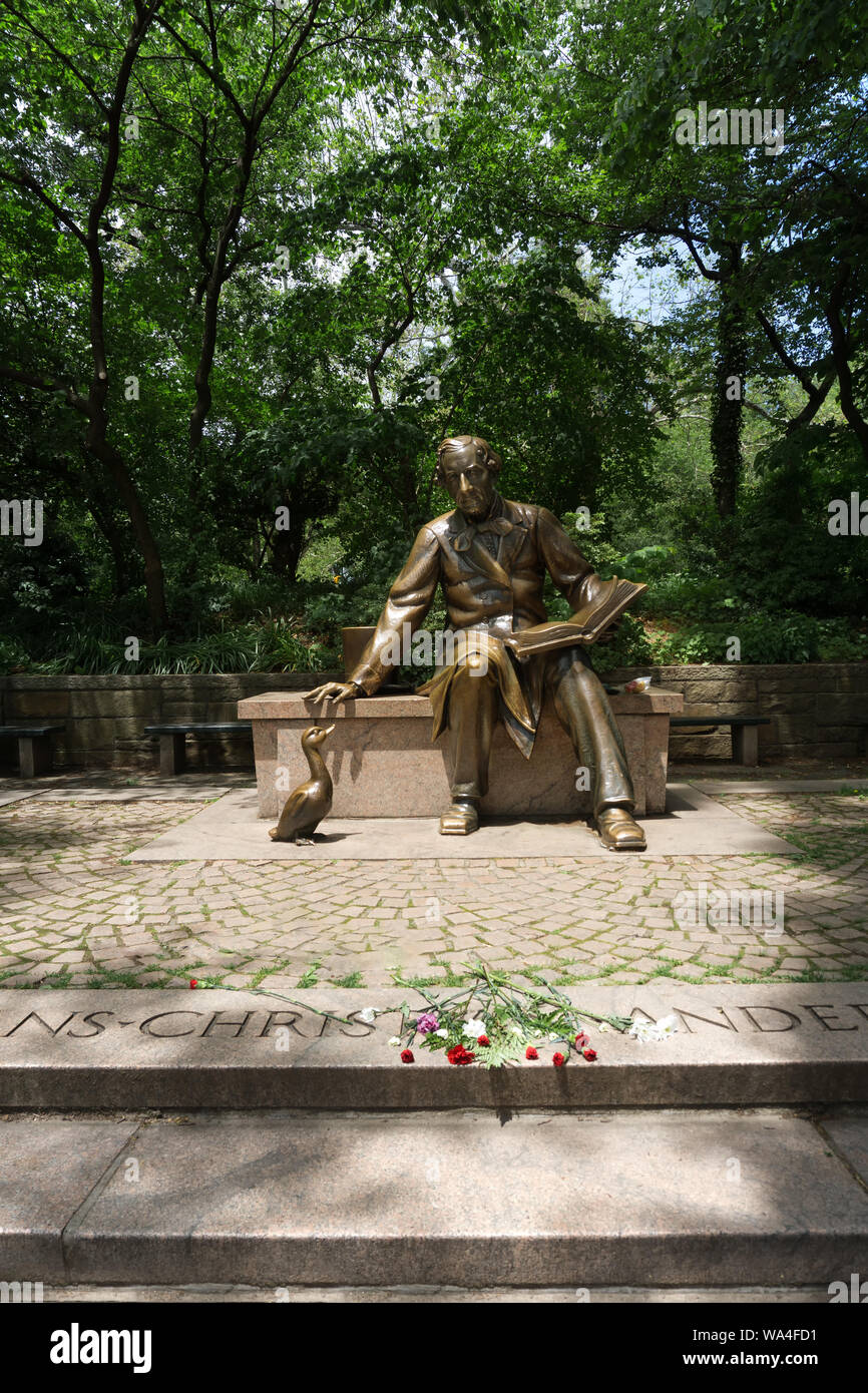 Central Park, Hans Christian Andersen Bronze Statue Stock Photo - Alamy