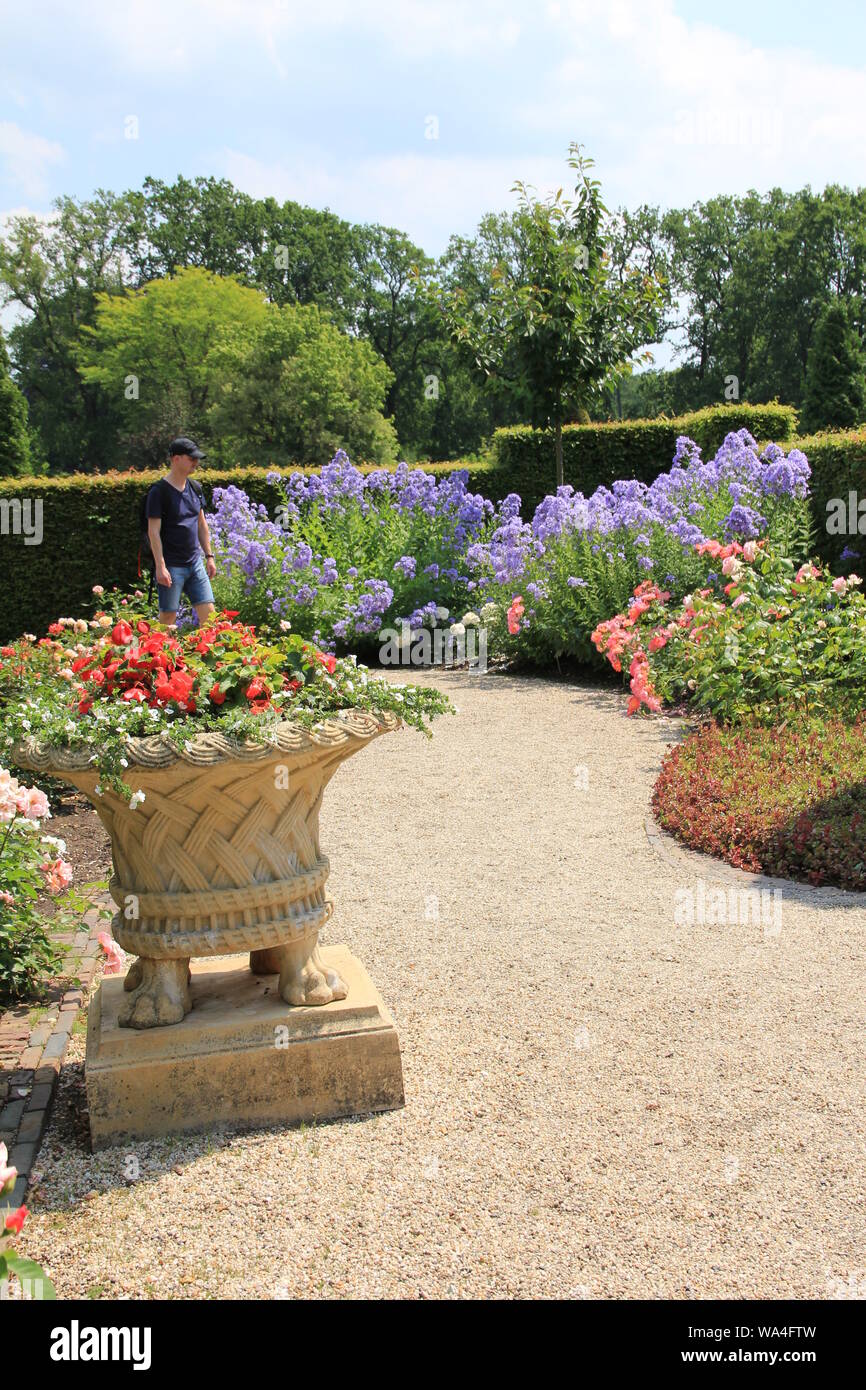 Arcen Castle Gardens High Resolution Stock Photography and Images - Alamy