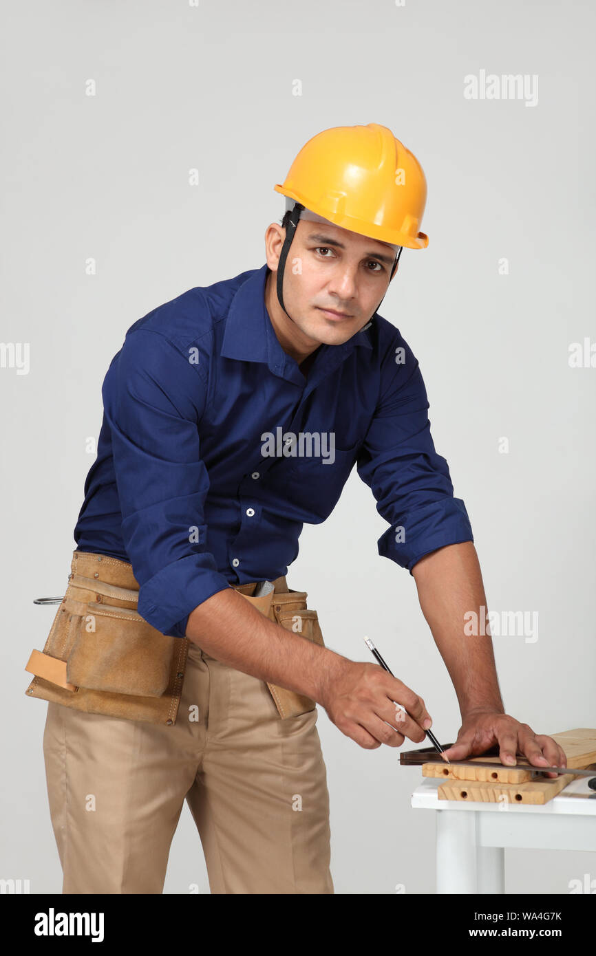 Indian carpenter carpenter hi-res stock photography and images - Alamy