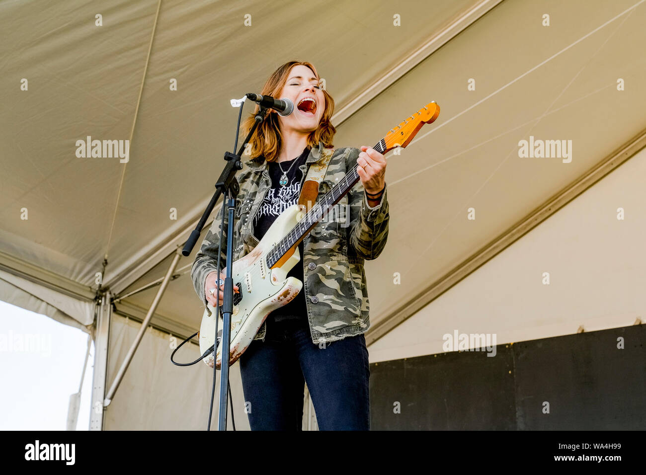 Lead guitarist, Rebecca Lovell of Larkin Poe, Vancouver Folk Music ...