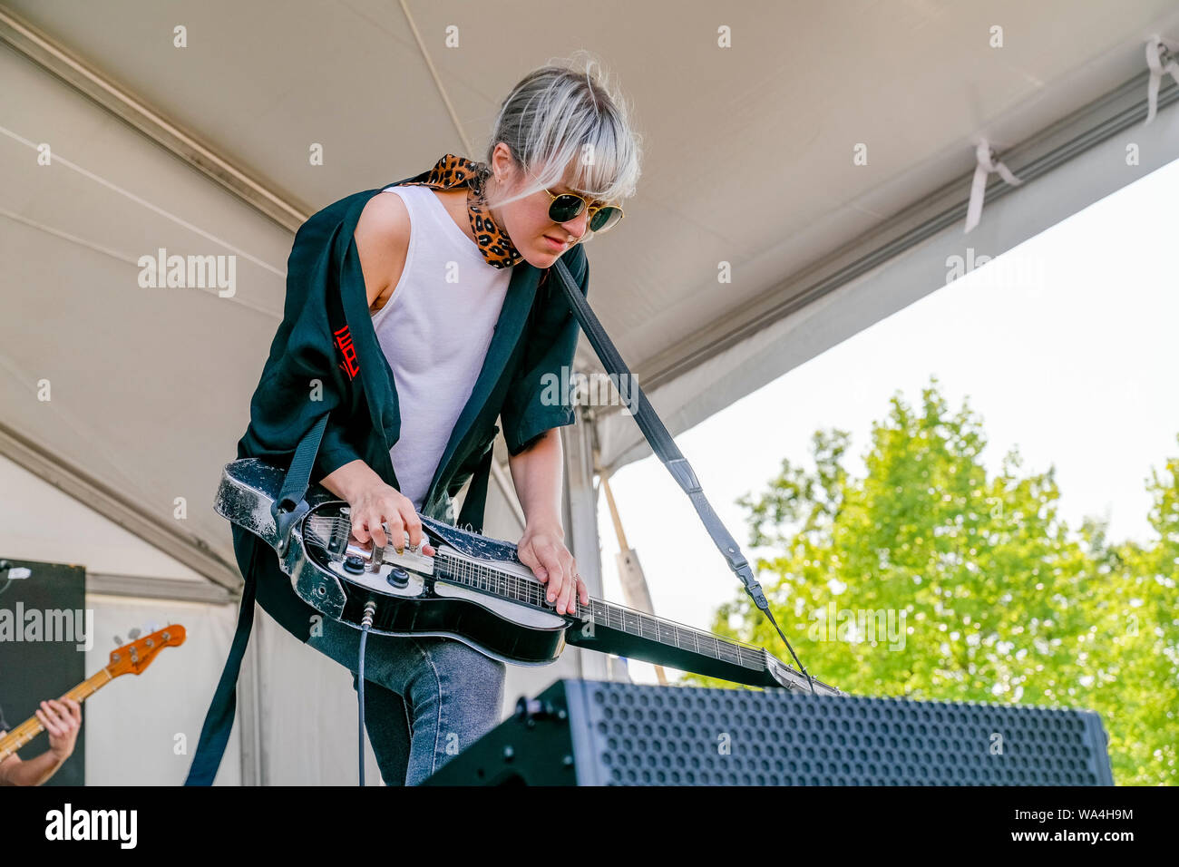 Dobro player hi-res stock photography and images - Alamy