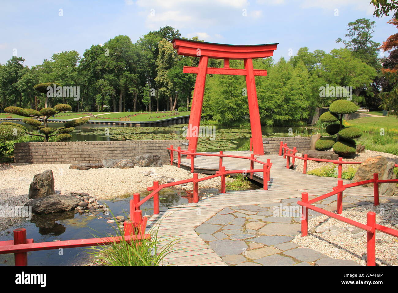 Arcen Castle Gardens High Resolution Stock Photography and Images - Alamy