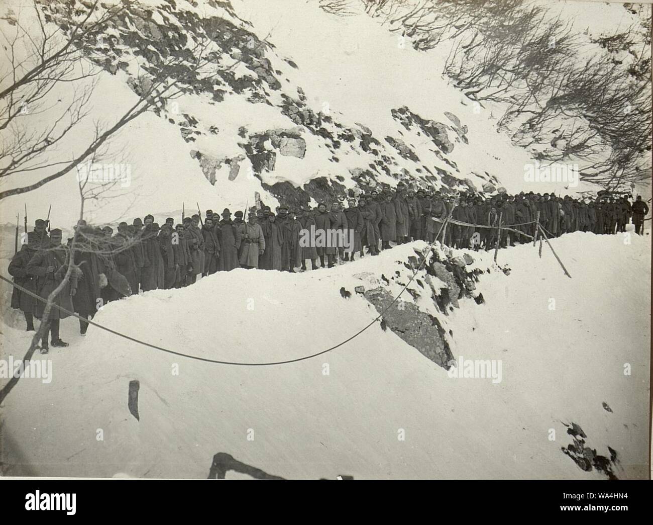 Die italienischen Gefangenen von der Cukla. (81 Mann) Standpunkt, Kote ...
