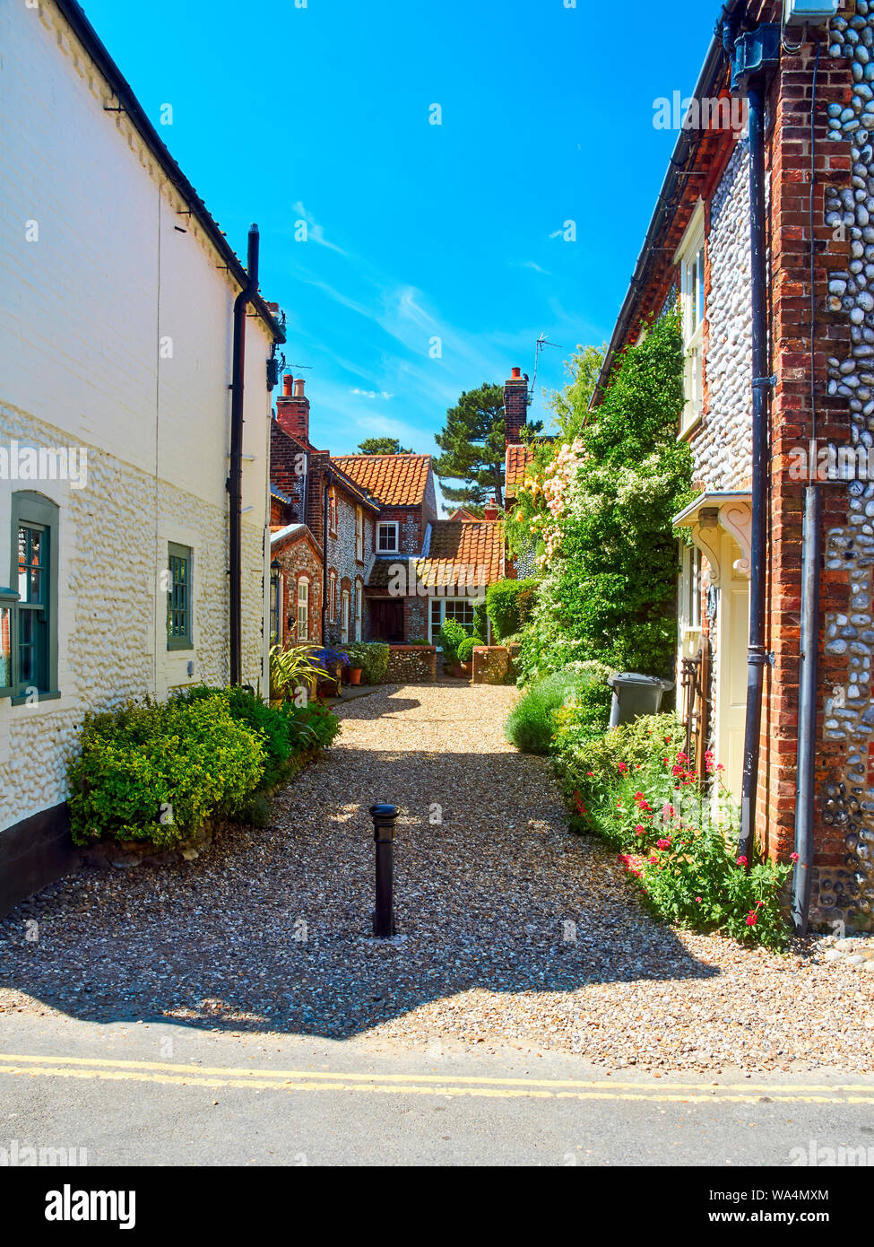 Courtyard in sunshine Stock Photo - Alamy