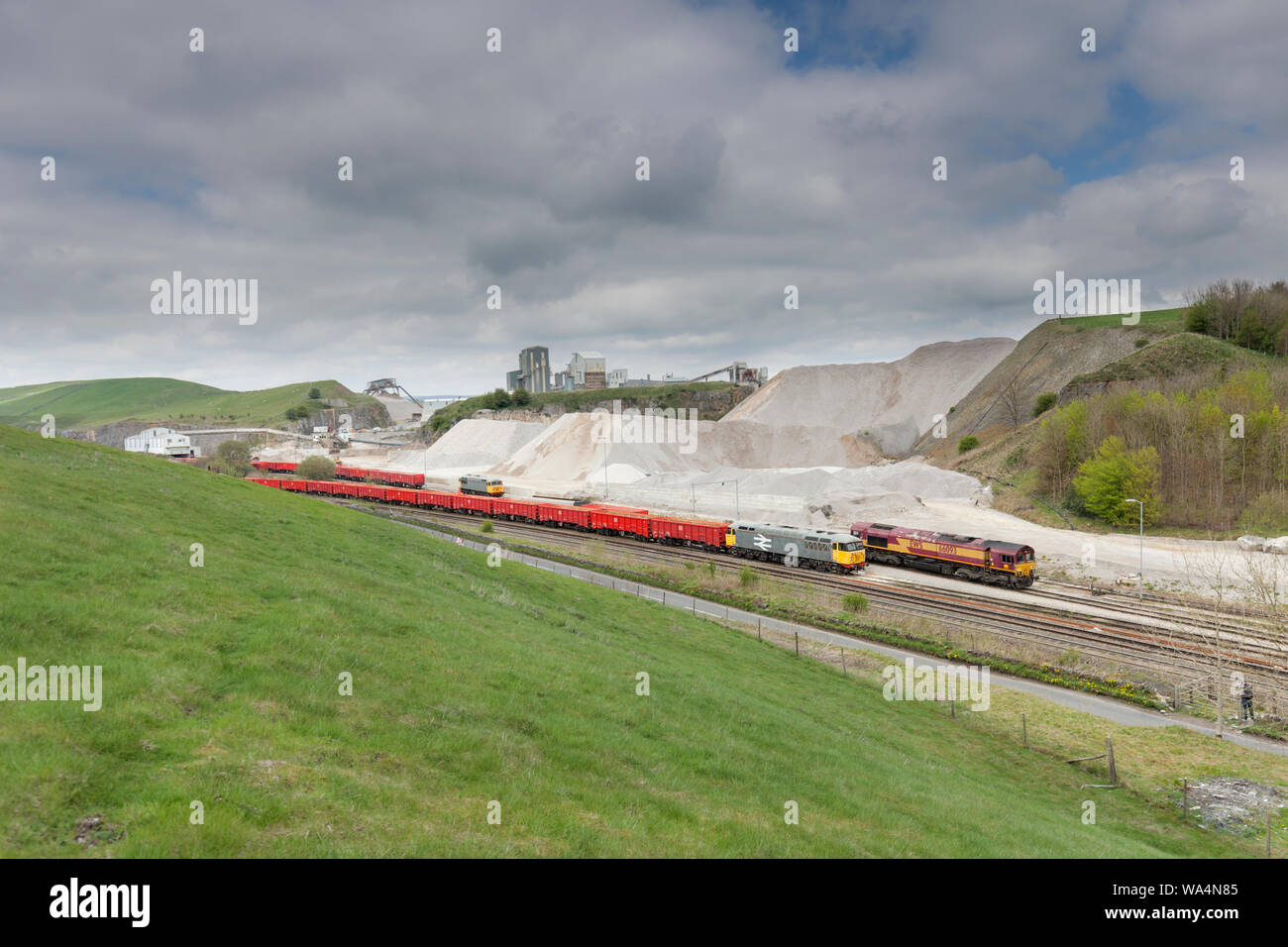 DB Cargo class 66 and GB Railfreight / Victa Railfreight class 56's ...