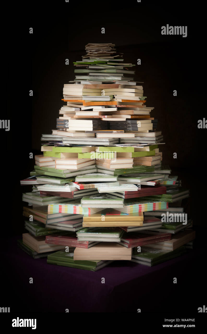 Christmas tree and books hi-res stock photography and images - Alamy