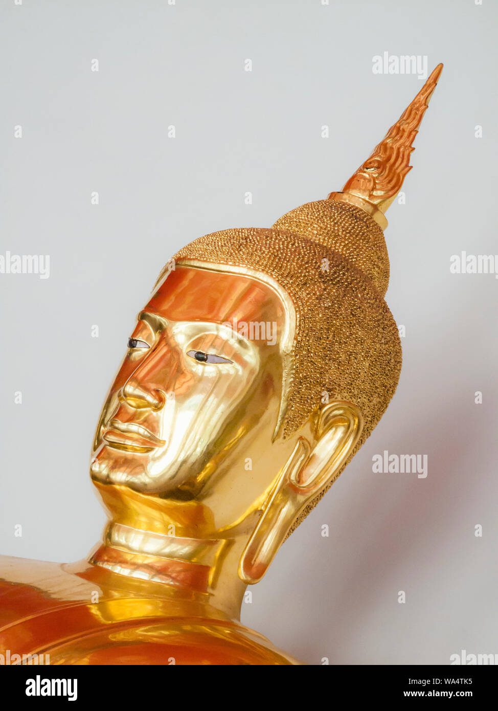Gold plated buddha statue hi-res stock photography and images - Alamy
