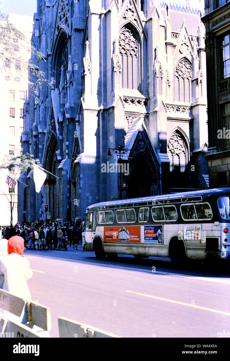 New york city bus 1960s hi-res stock photography and images - Alamy