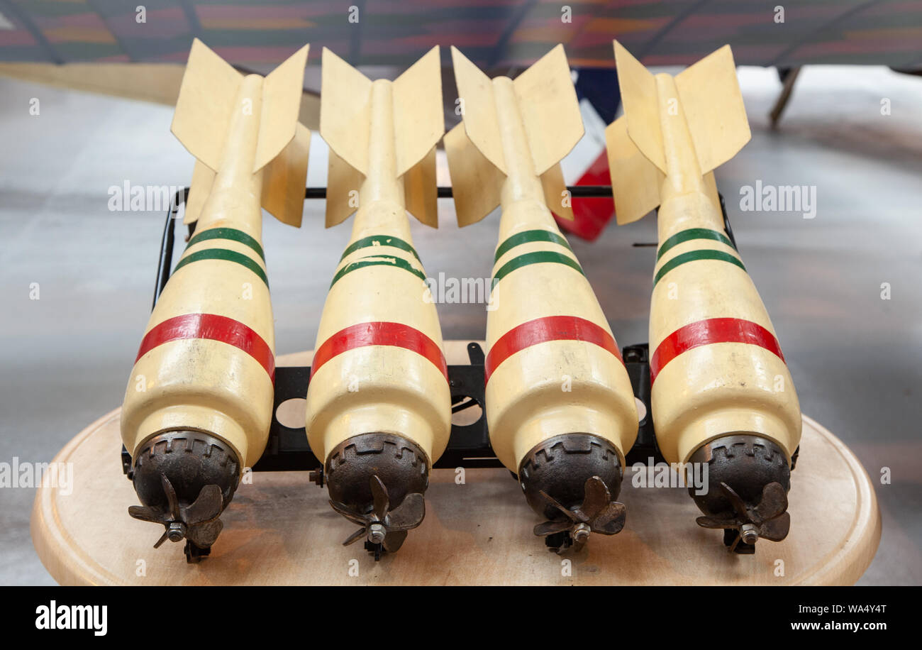 20lbs cooper bombs hi-res stock photography and images - Alamy