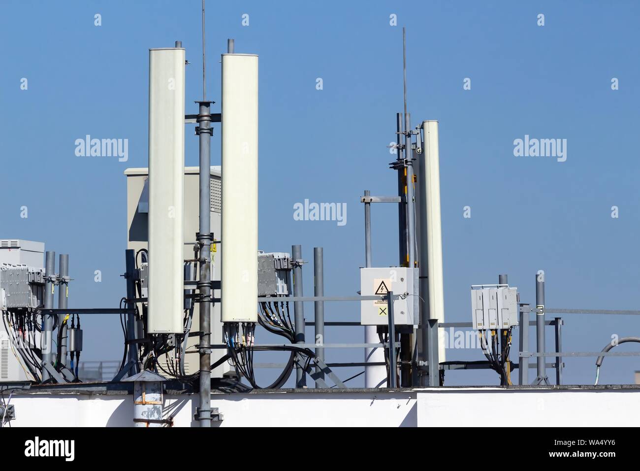 Telecommunications antennas hi-res stock photography and images - Alamy