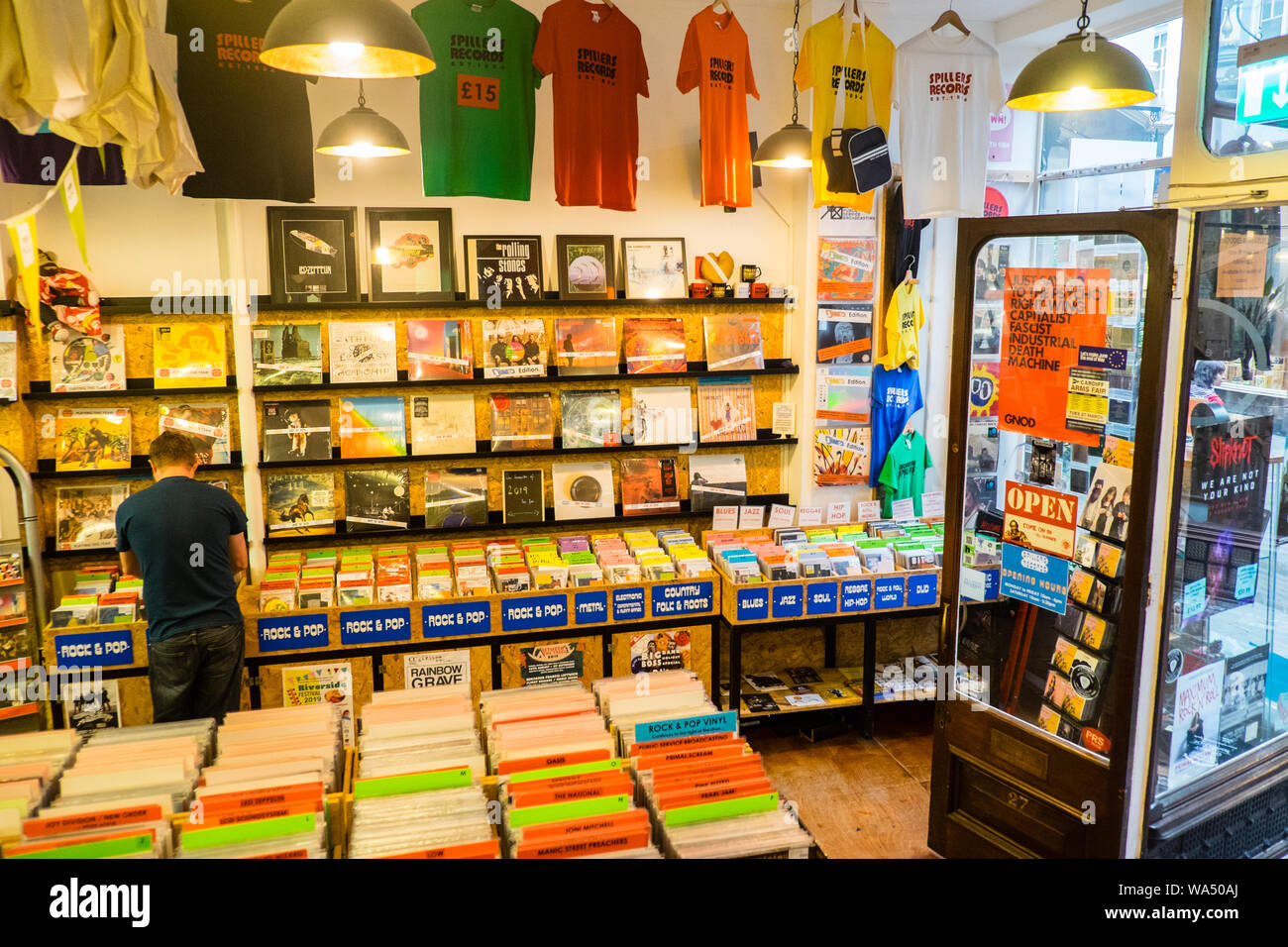 Record shop vinyl hi-res stock photography and images - Alamy