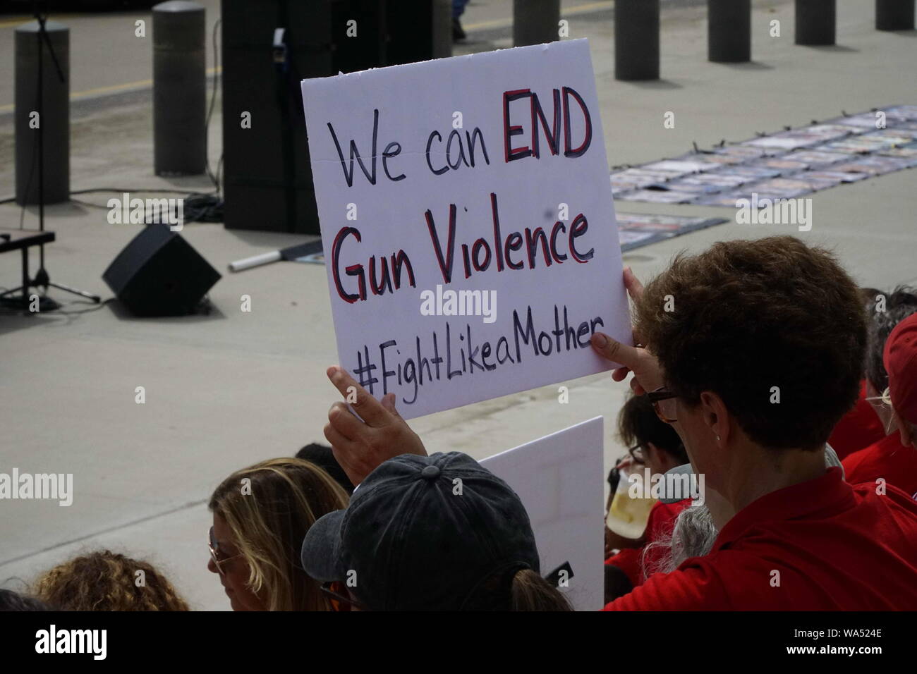 End gun violence sign hi-res stock photography and images - Alamy