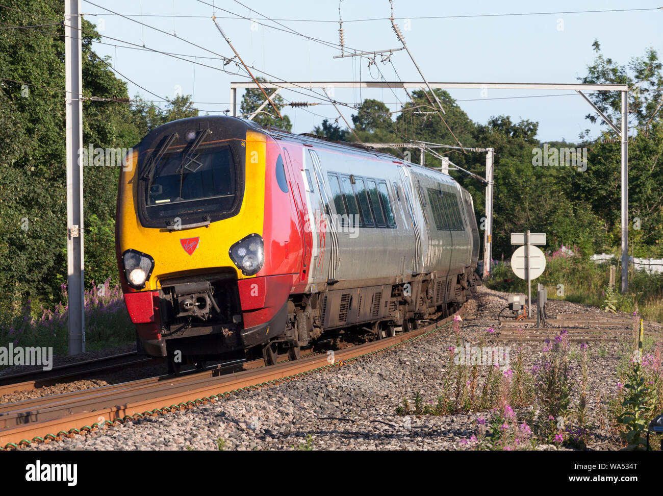 Class 221 dmu hi-res stock photography and images - Alamy