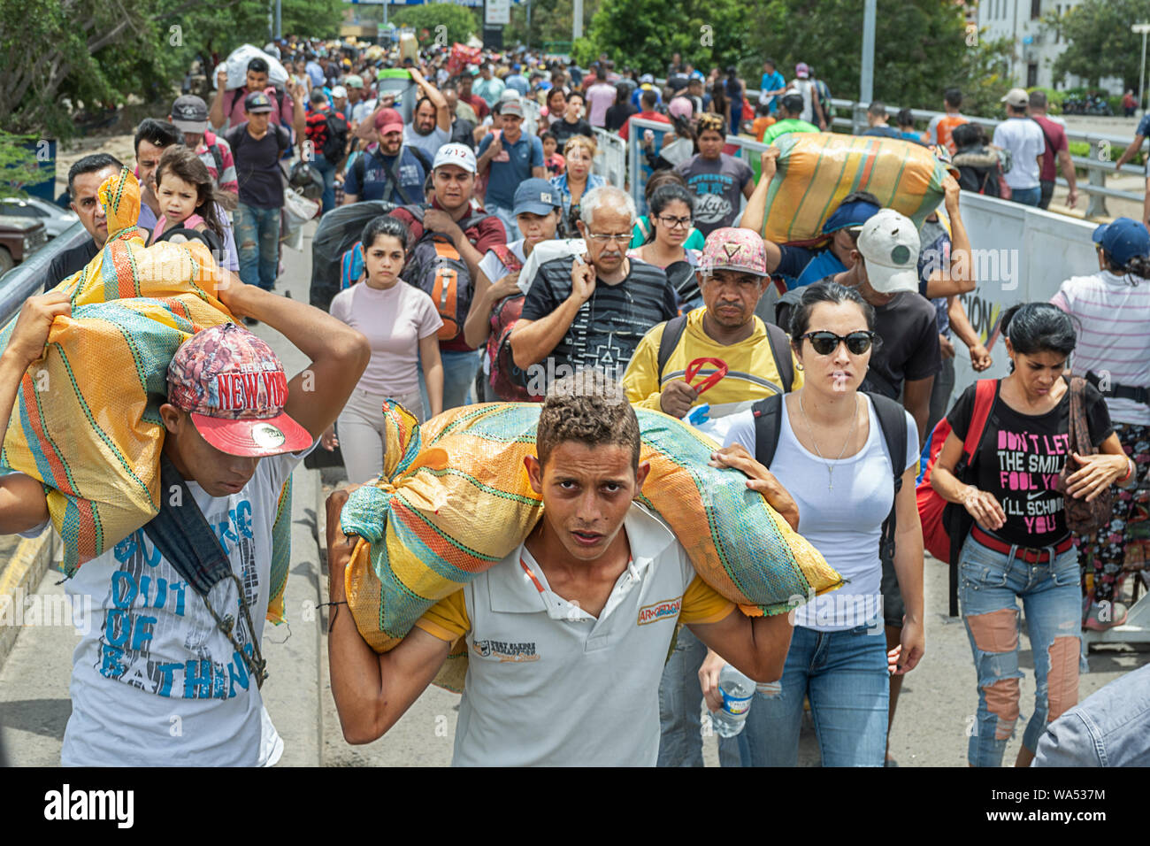 Venezuela border crossing hi-res stock photography and images - Alamy