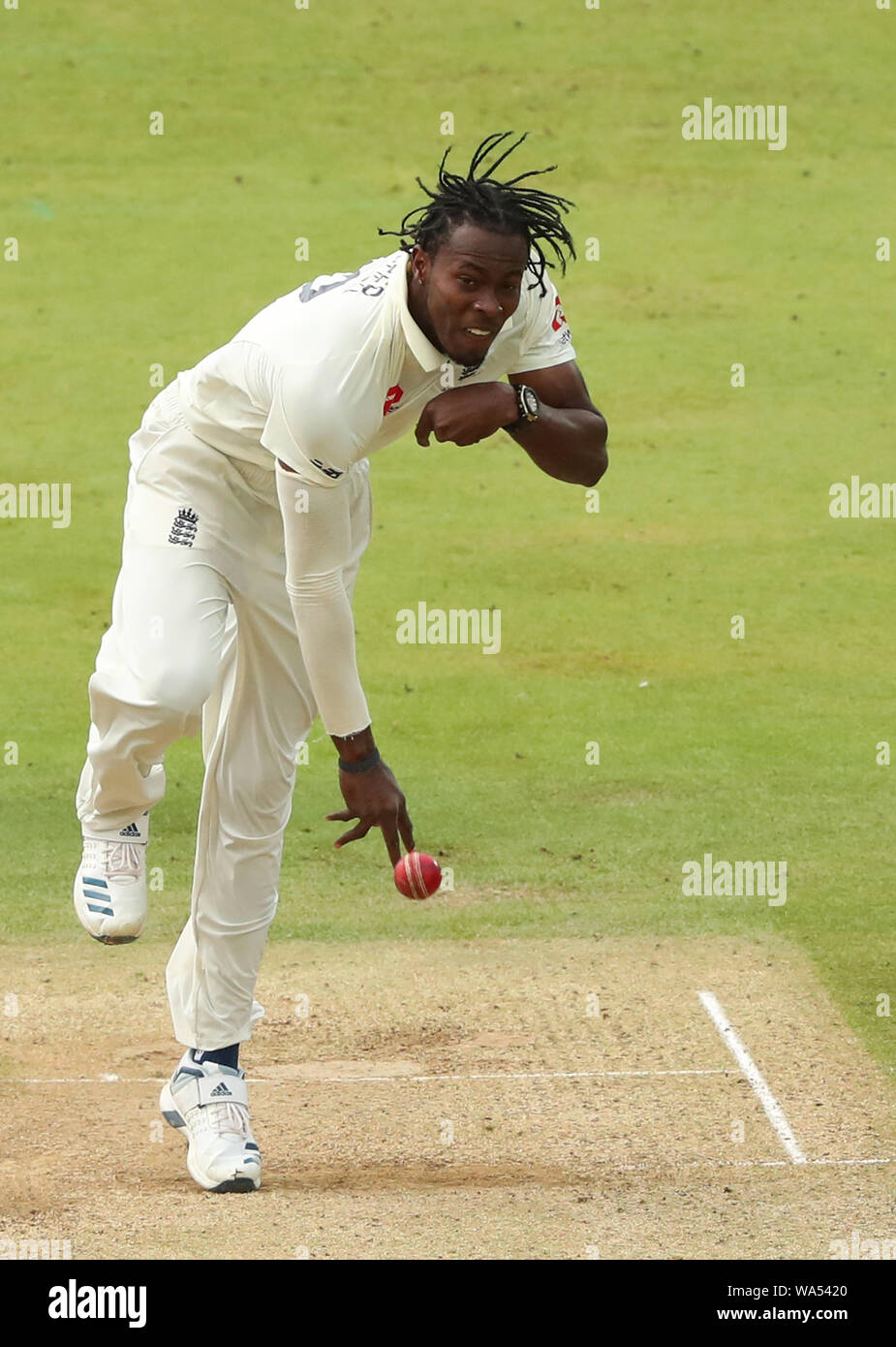 Jofra archer bowling hi-res stock photography and images - Alamy