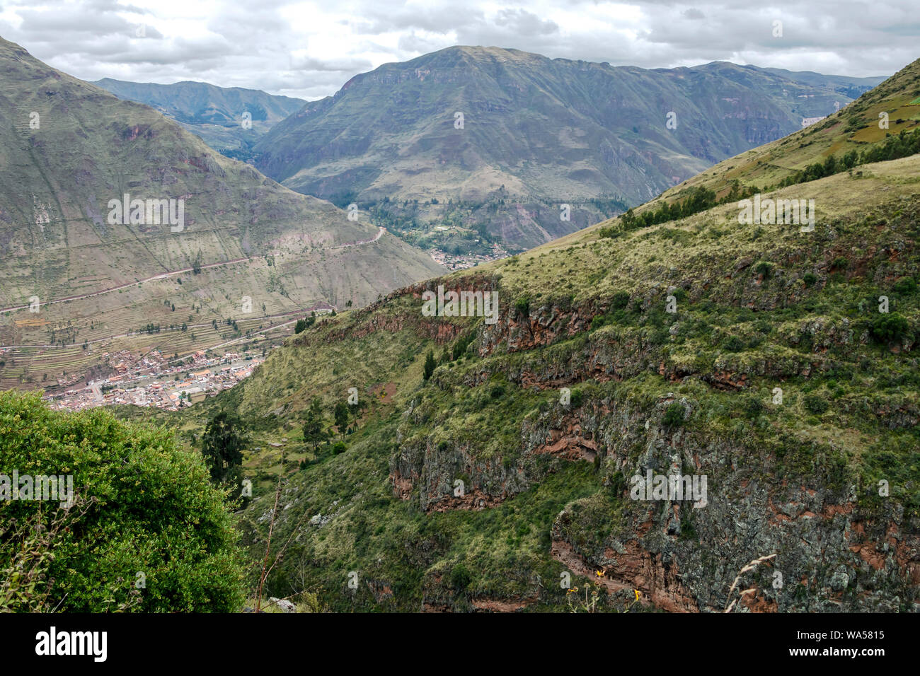 Biggest cemetery of Latin America from Incan time in Pisac ...