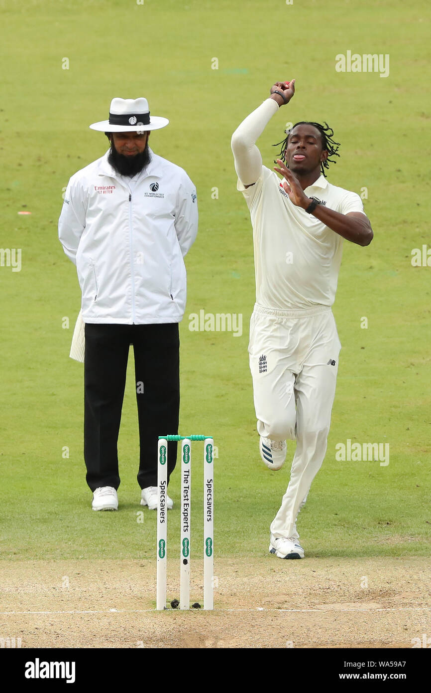 Bowler jofra archer hi-res stock photography and images - Alamy