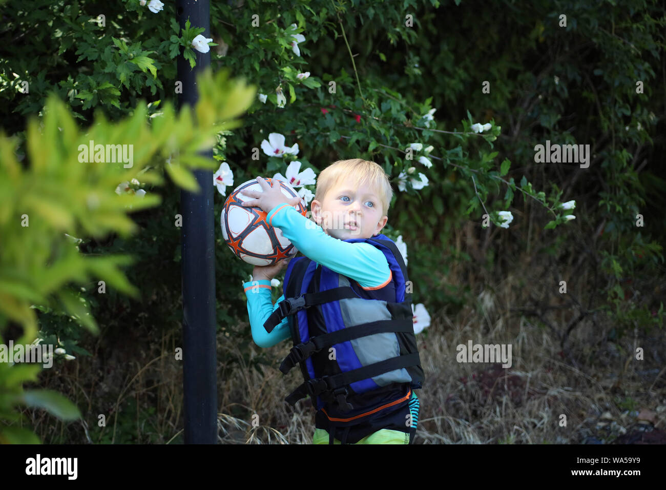 Kid throw football game hi-res stock photography and images - Alamy